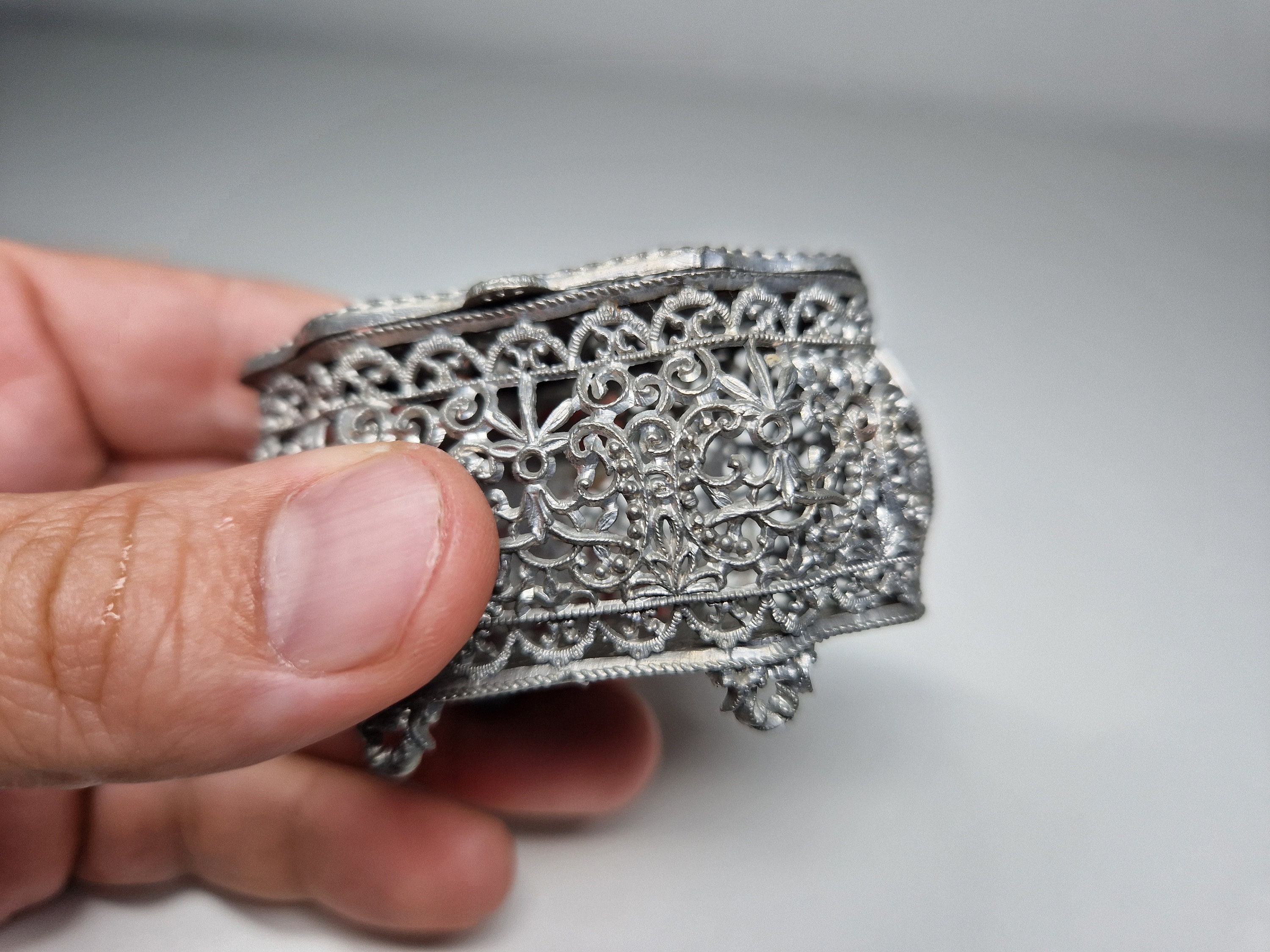 Small Filigree Box With Lid, Vintage Filigree Openwork, Soft Metal ...