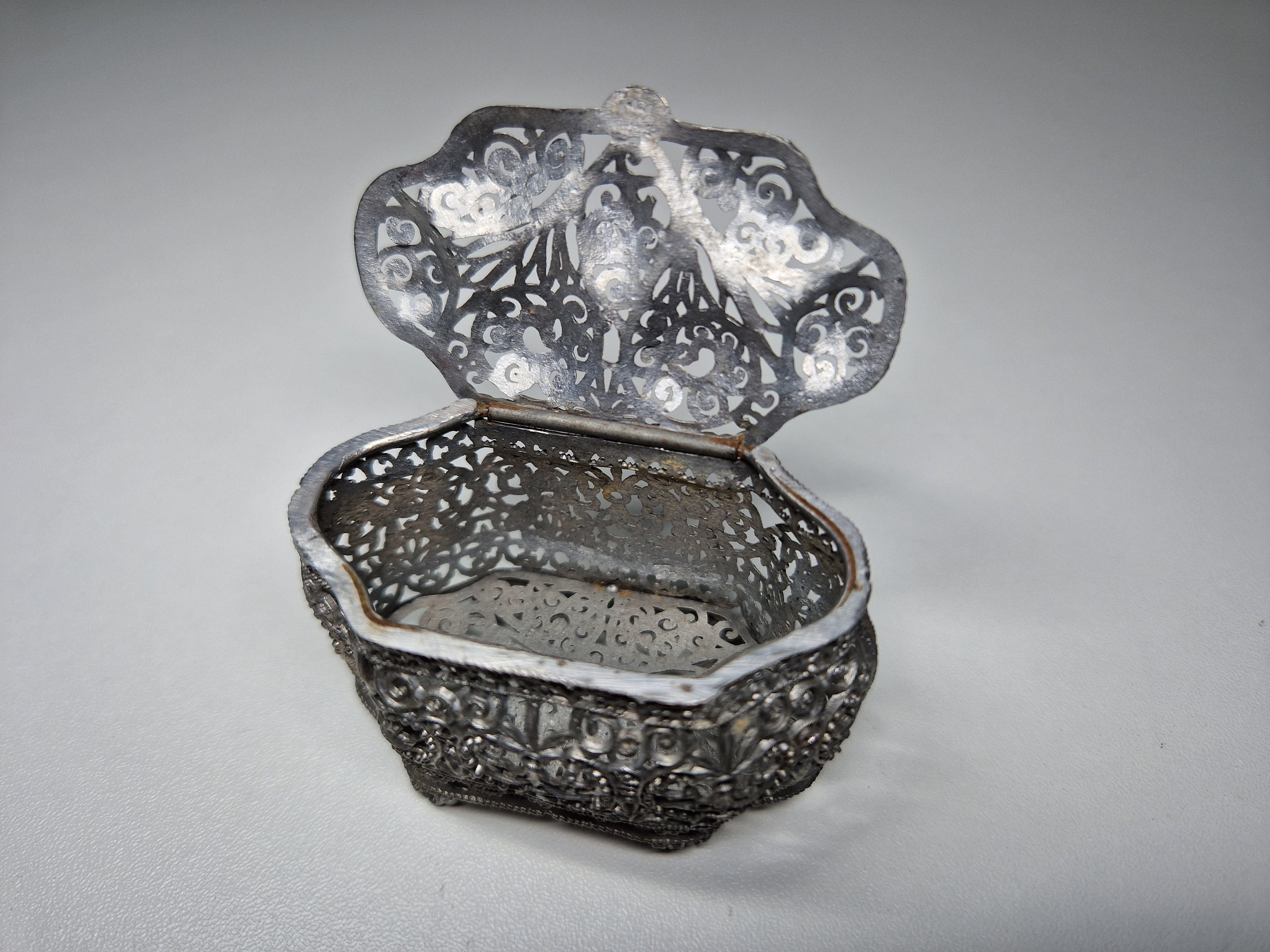 Small Filigree Box With Lid, Vintage Filigree Openwork, Soft Metal ...