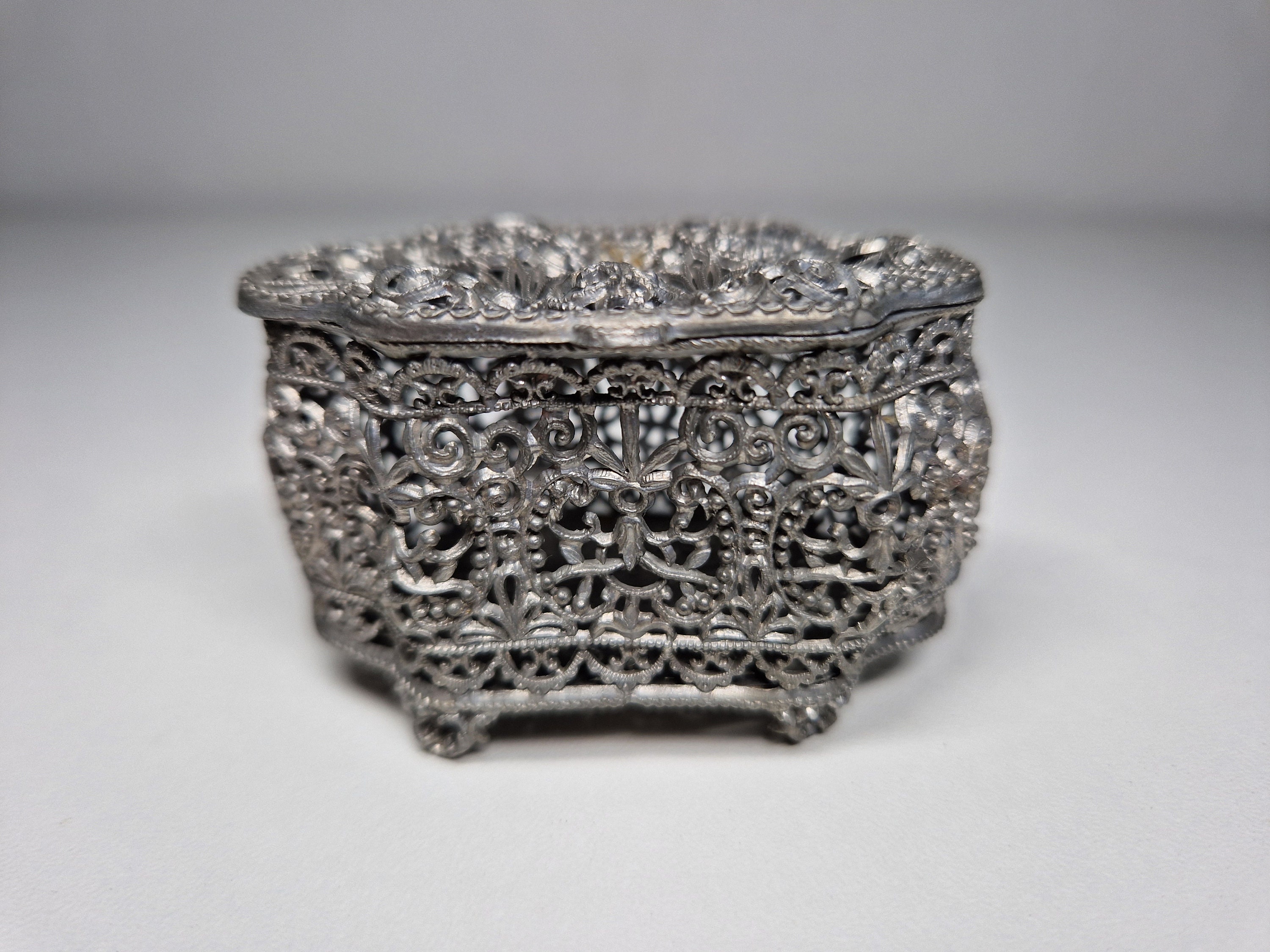 Small Filigree Box With Lid, Vintage Filigree Openwork, Soft Metal ...