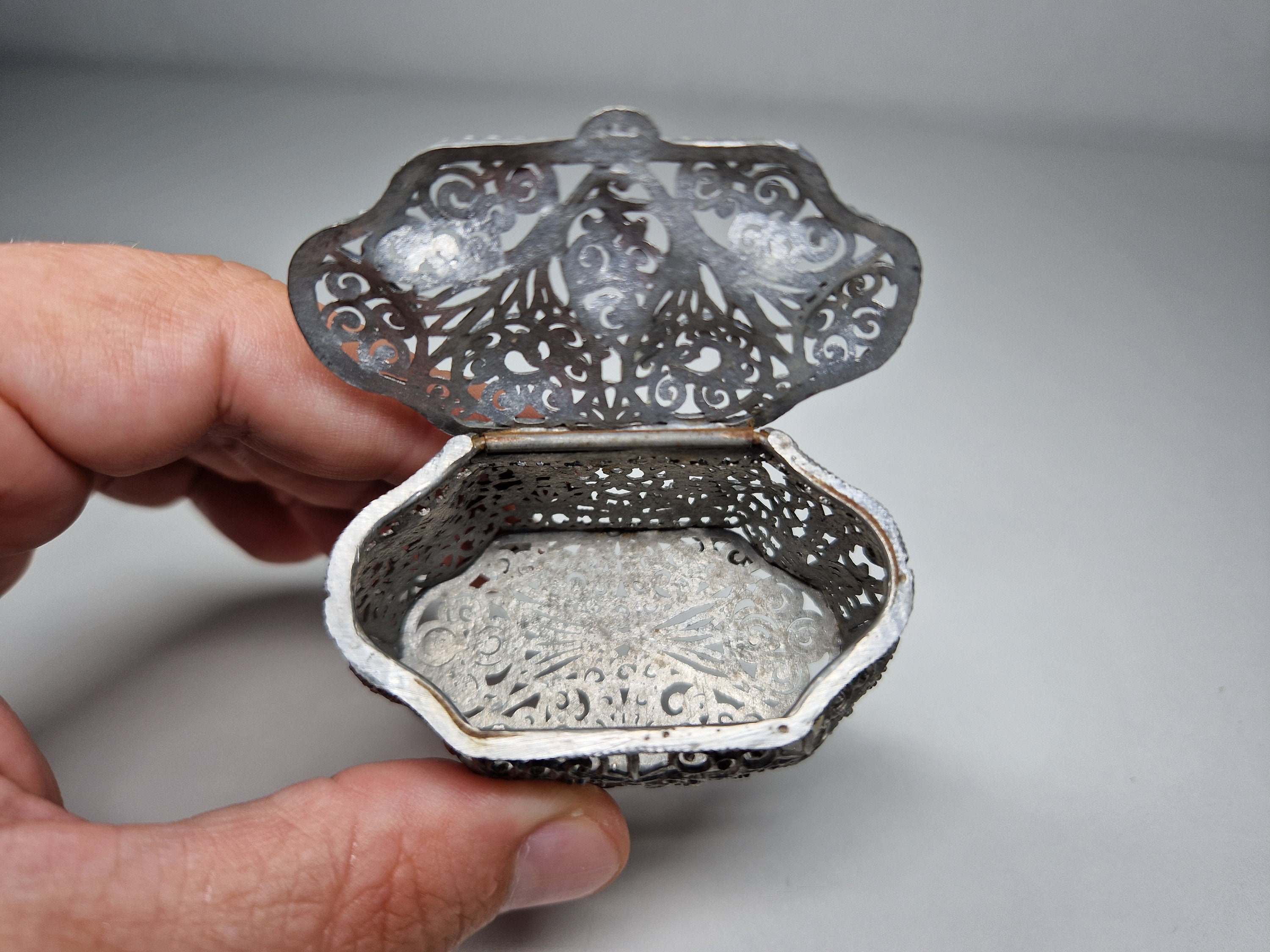 Small Filigree Box With Lid, Vintage Filigree Openwork, Soft Metal ...