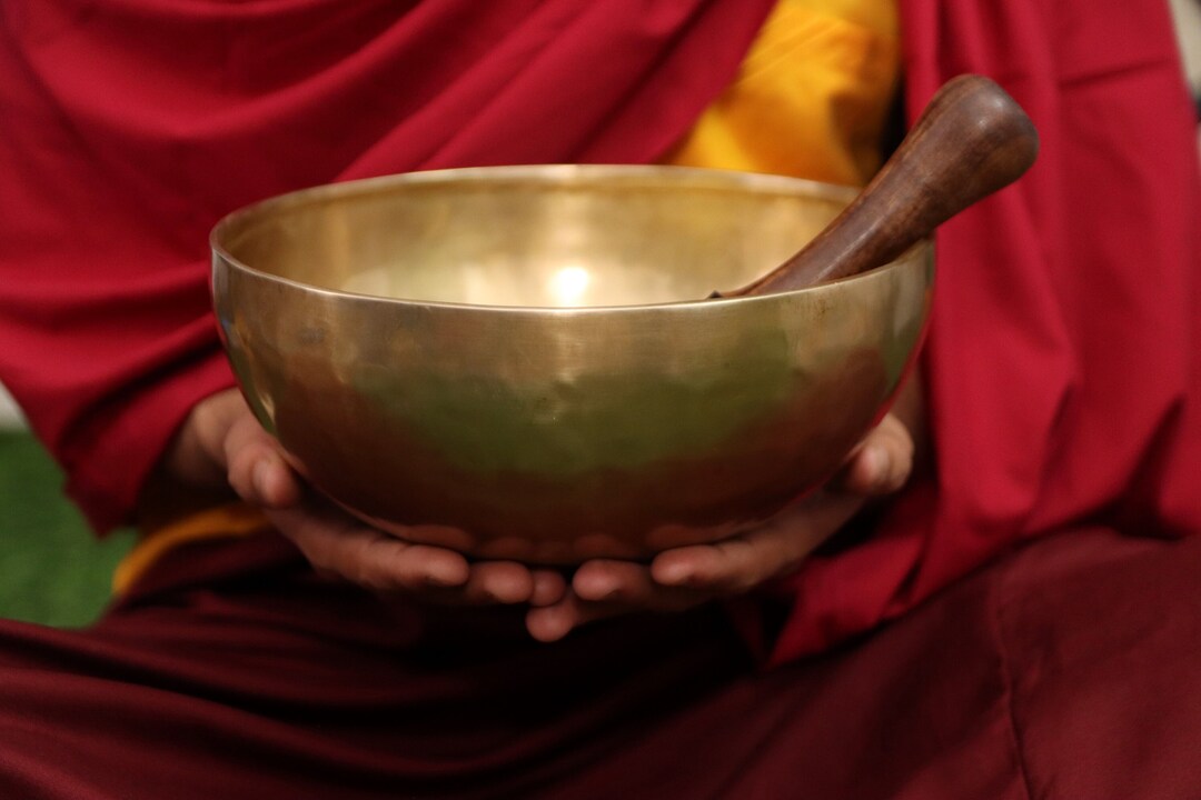 F3 Octave 9 Inches Antique Dim Color Spiritual Singing Bowl From Nepal ...