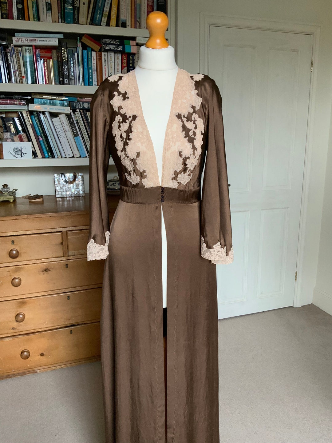 True Vintage 1940s 1950s Handstitched Bespoke Silk French Lace Peignoir ...