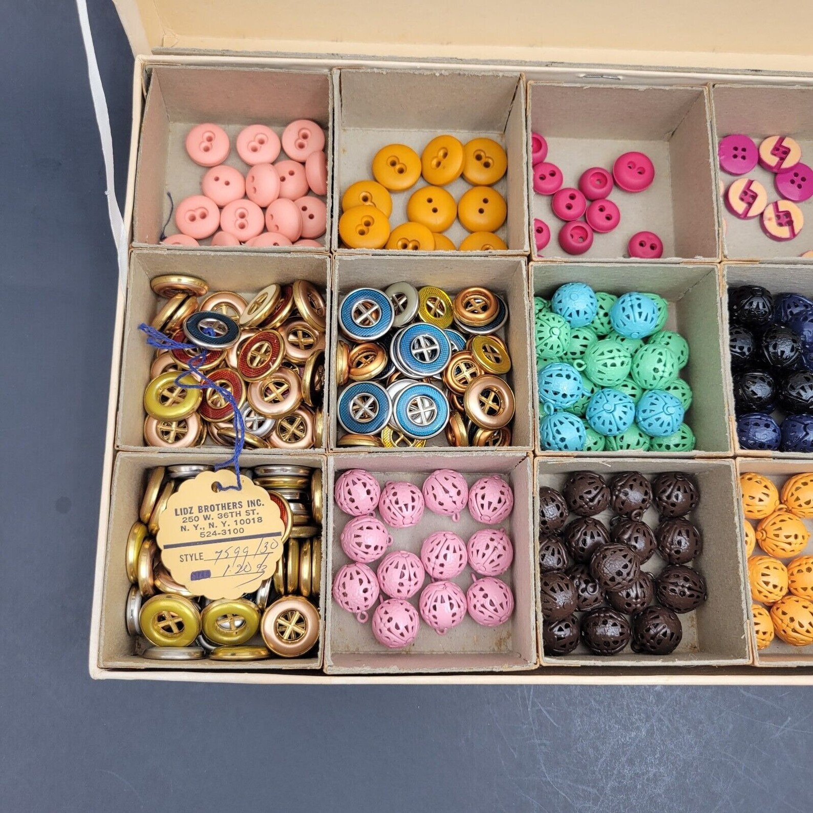Lidz Brothers Original Box Vintage Buttons Sets More 100 Buttons - Etsy