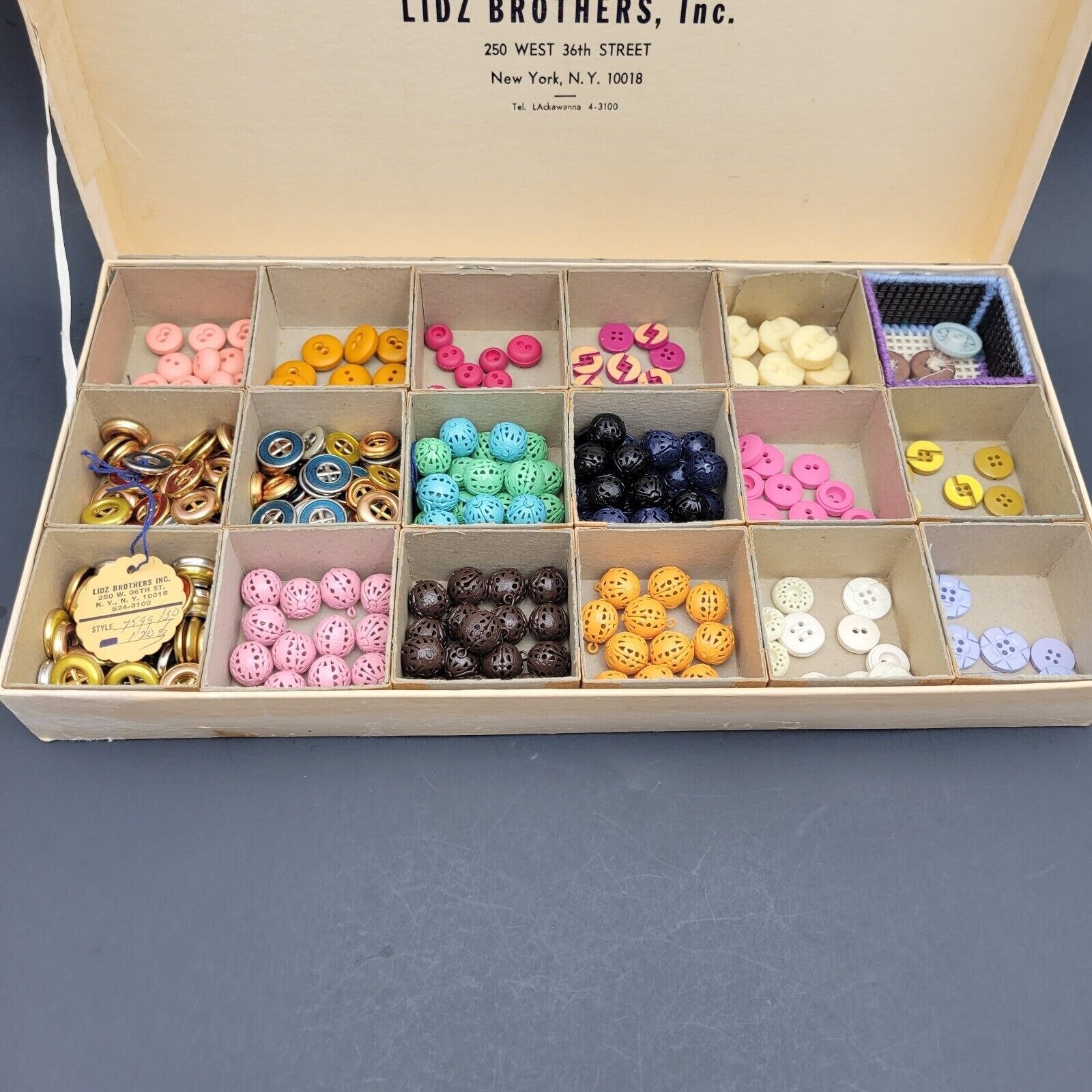 Lidz Brothers Original Box Vintage Buttons Sets More 100 Buttons - Etsy