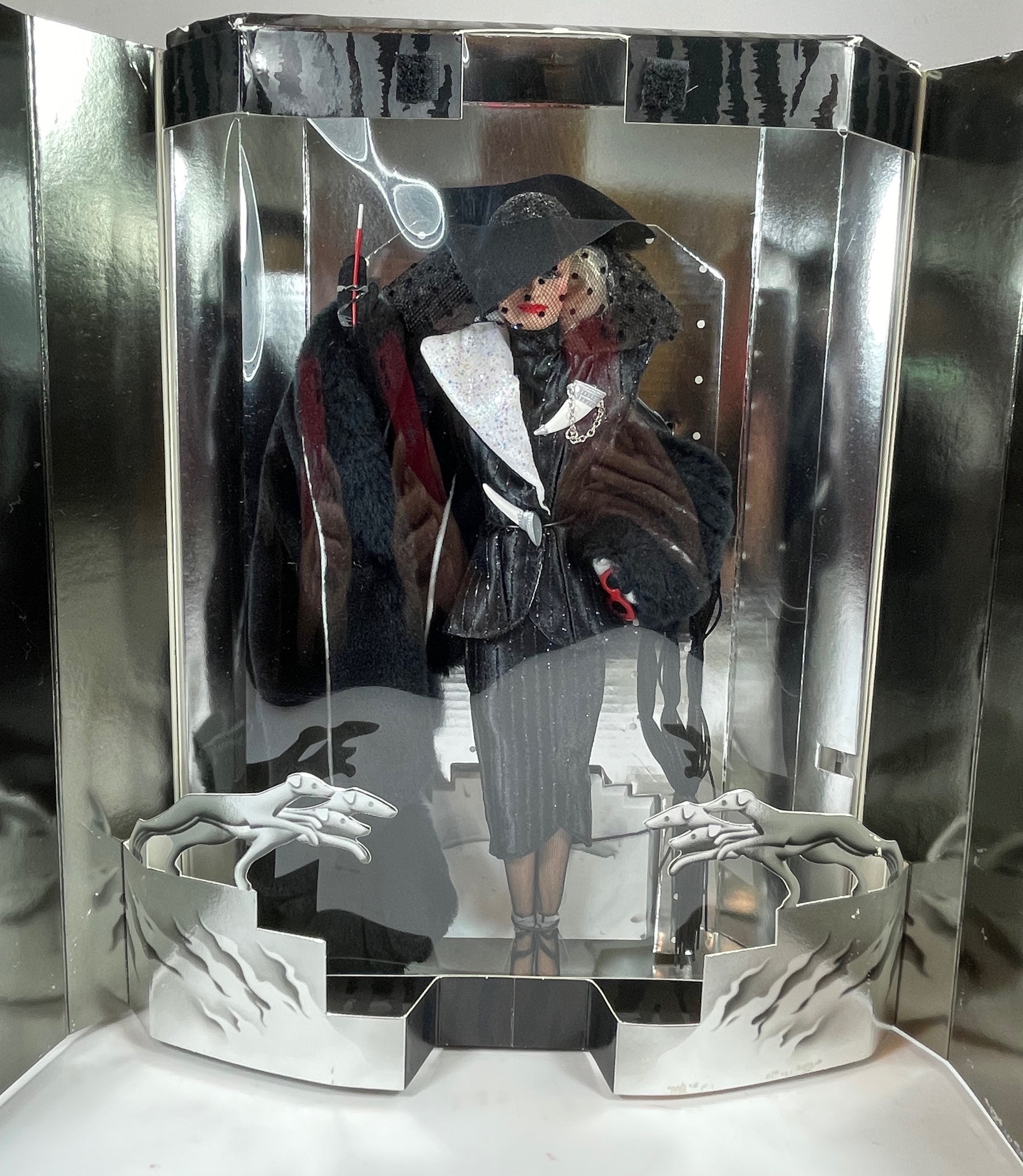 Barbie Doll CRUELLA De VIL First in a Series Great Villains Collection ...