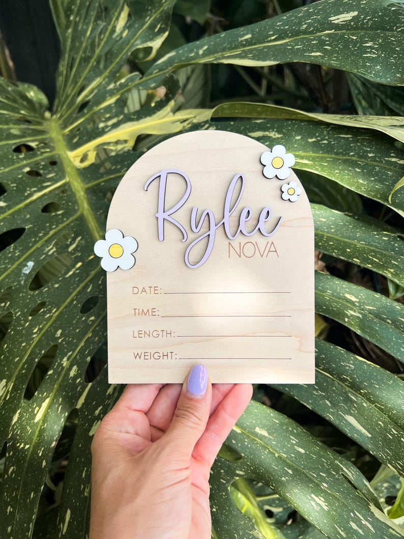 Baby Announcement Name Sign for Hospital With Daisies, Floral Birth ...