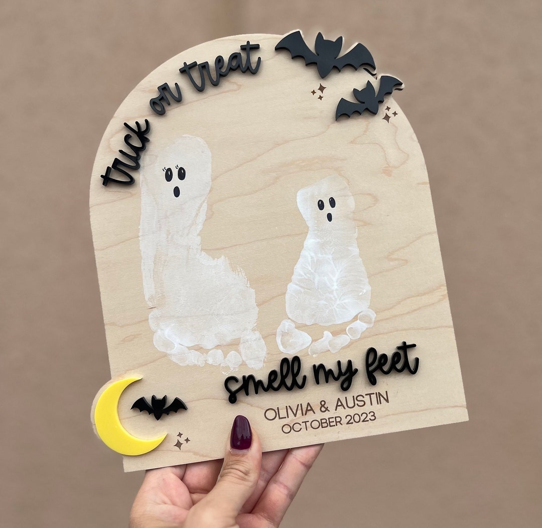 Halloween Kids Footprint Ghost Board, Trick or Treat Smell My Feet ...