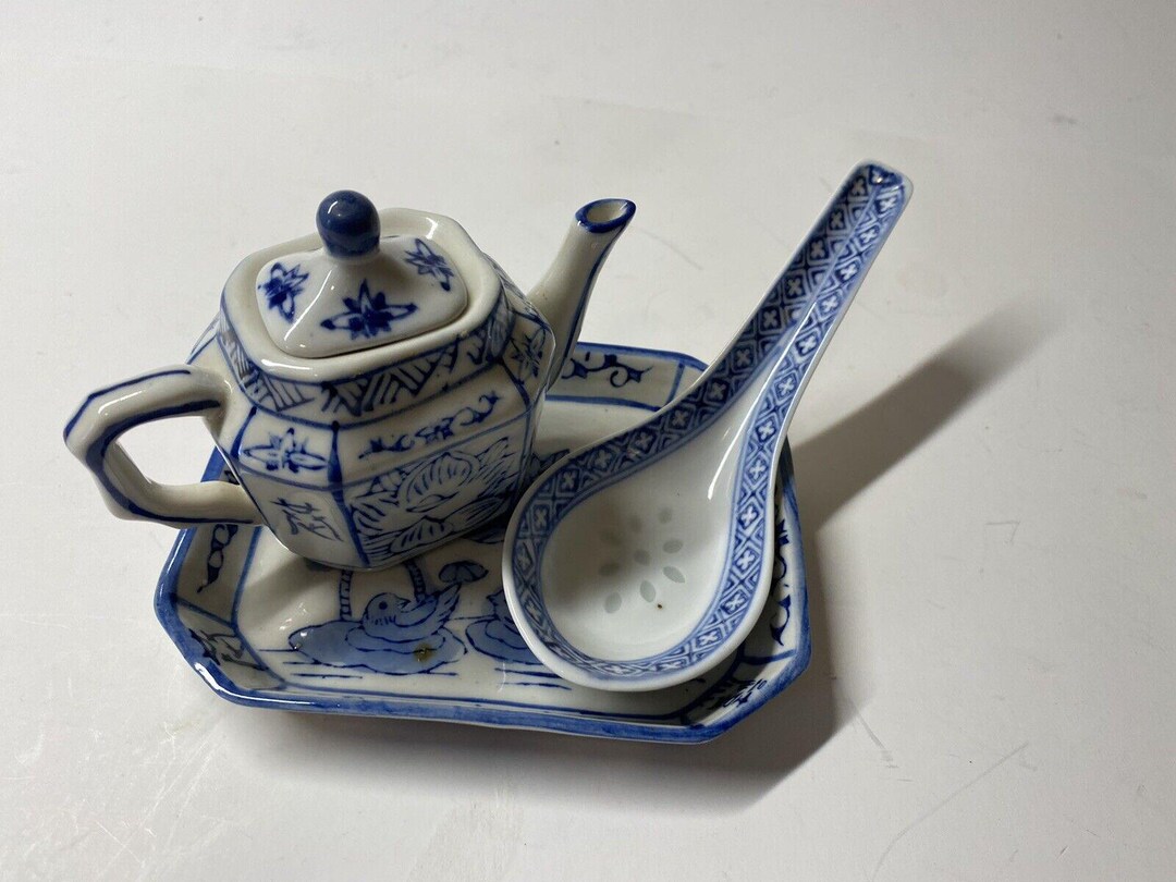 Vintage Asian Miniature Teapot and Soup Spoon Set Blue White Trinket ...