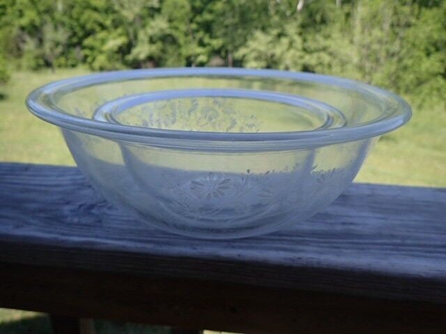 Vintage Pyrex Glass Nesting Mixing Bowls 2 Colonial Mist White Flowers ...