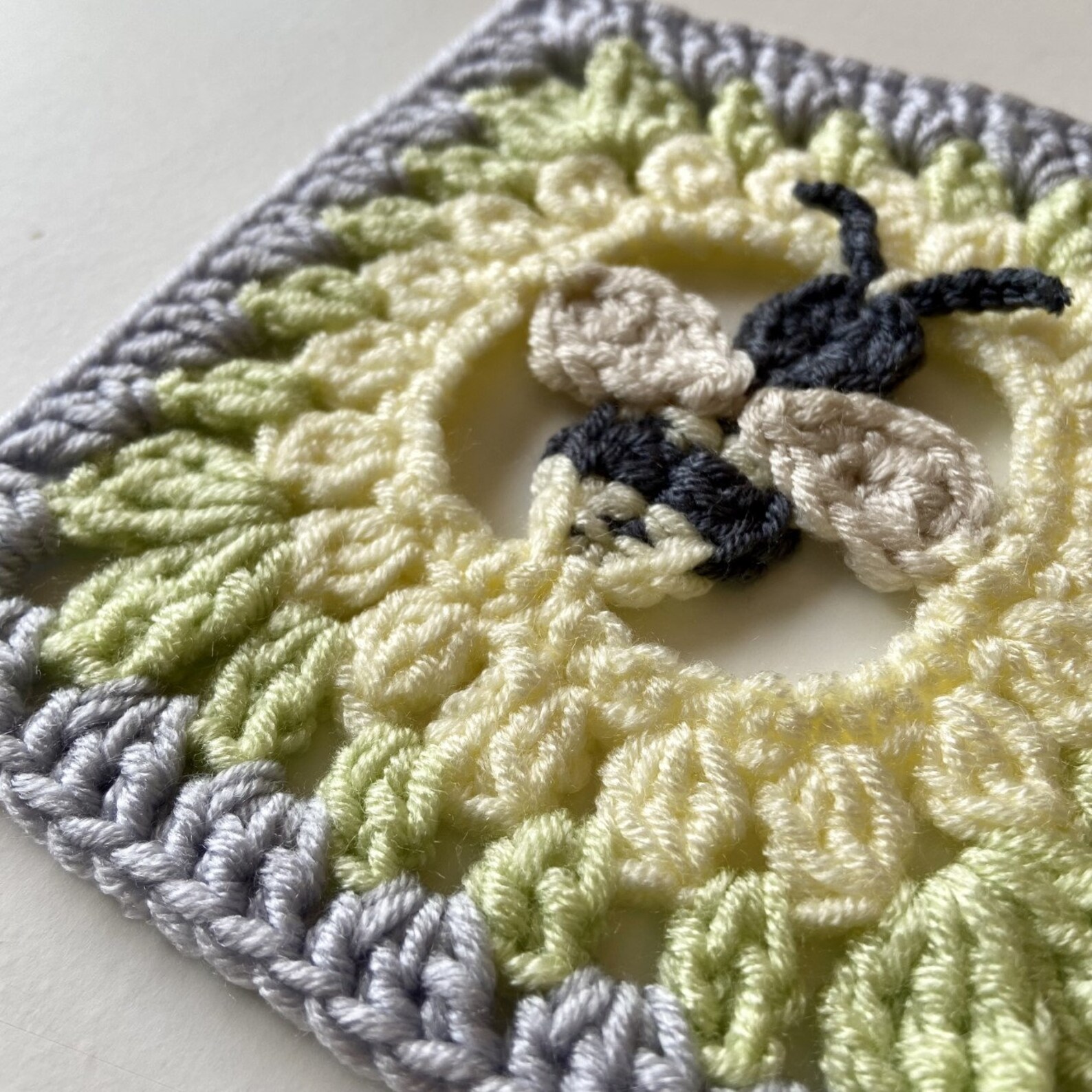 Granny's A Busy Bee Crochet Granny Square Instant | Etsy UK