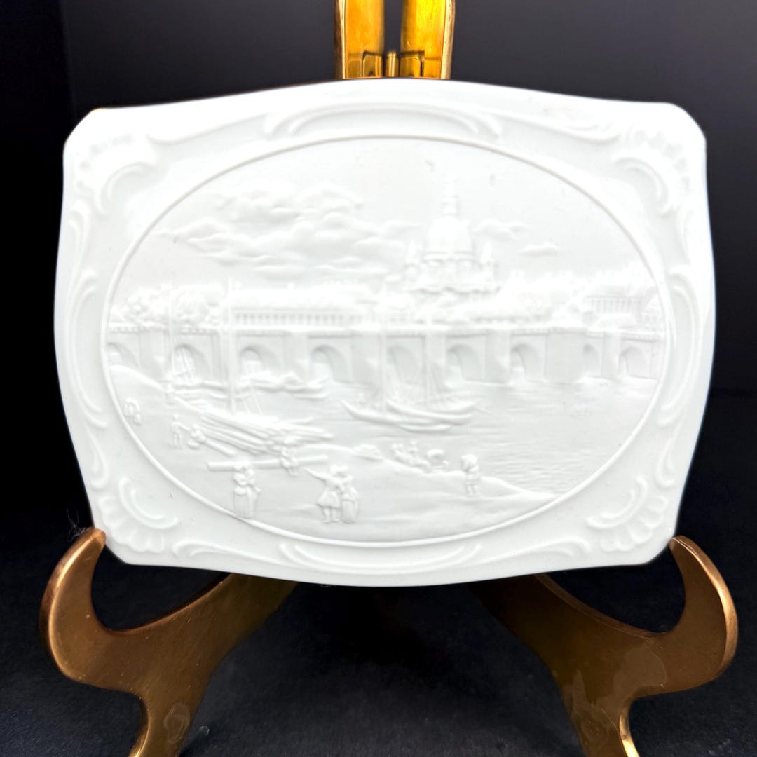 Vintage HOCHST White German Porcelain Embossed Cover Trinket Box W/gold ...