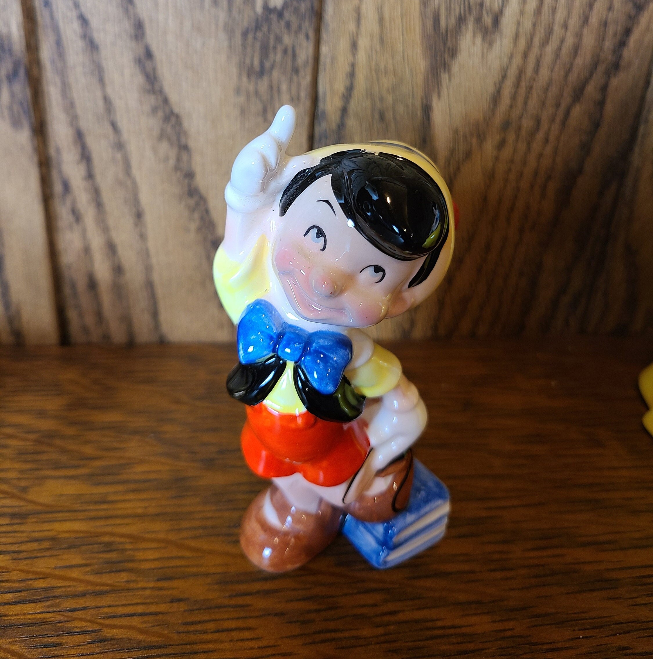 Walt Disney Vintage Characters. Snow White, Pluto, Pinocchio and Mickey ...