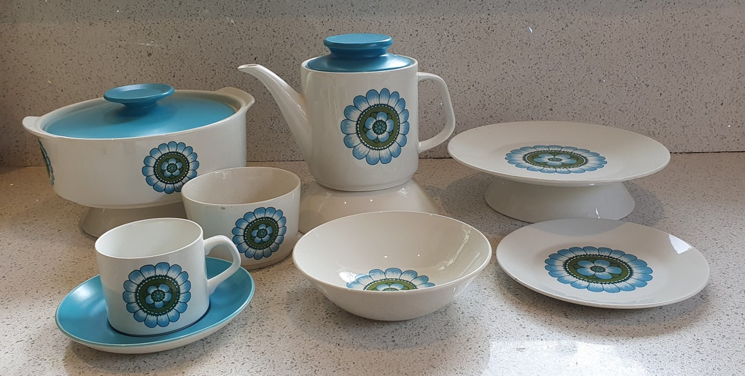 Meakin Capri Dinner Service / Tea Set, 9” Plates, 7” Tea Plates, Bowls ...
