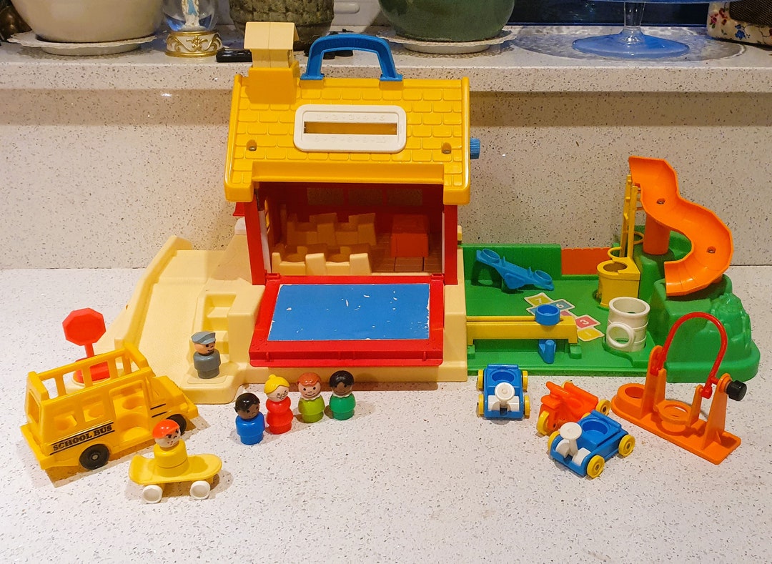 Vintage Fisher Price Little People School House play Family School With ...