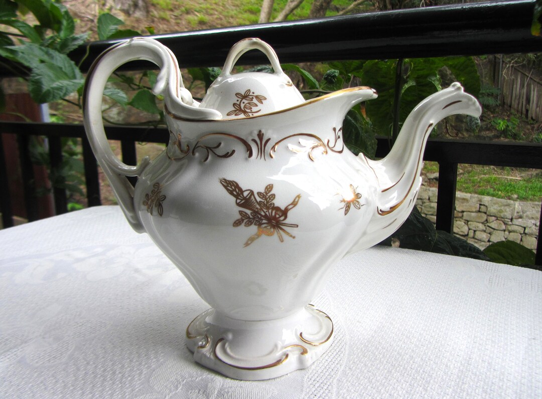 H & R Daniel Style Teapot, C 1840. Sutherland Shape, Pattern 2173. Gold ...