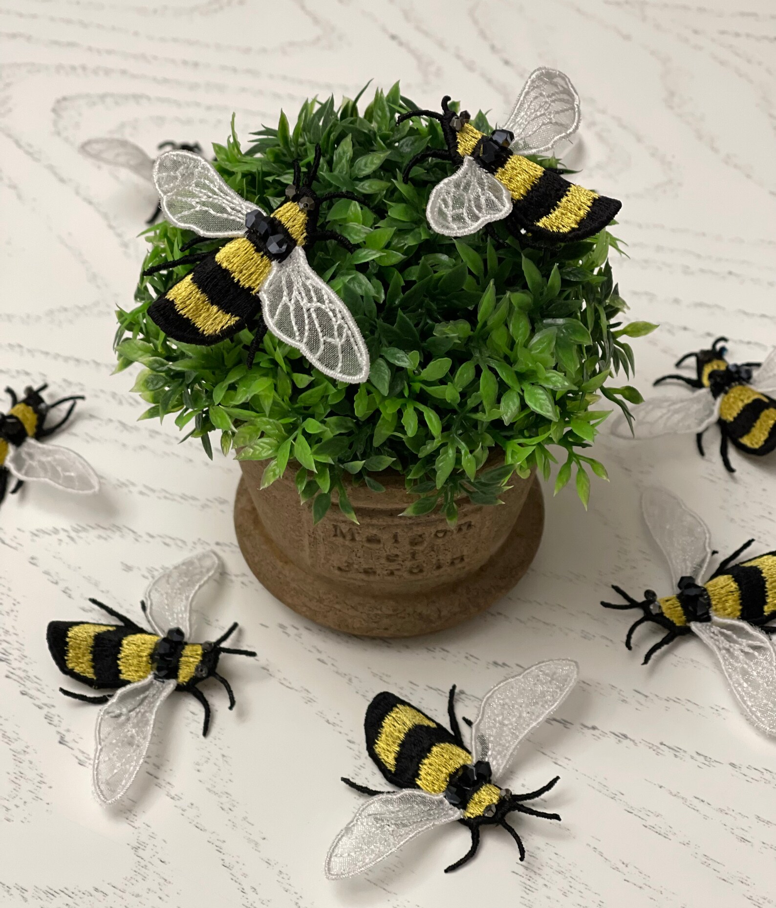 Bee Brooch FSL Machine Embroidery Design Digital Embroidery - Etsy