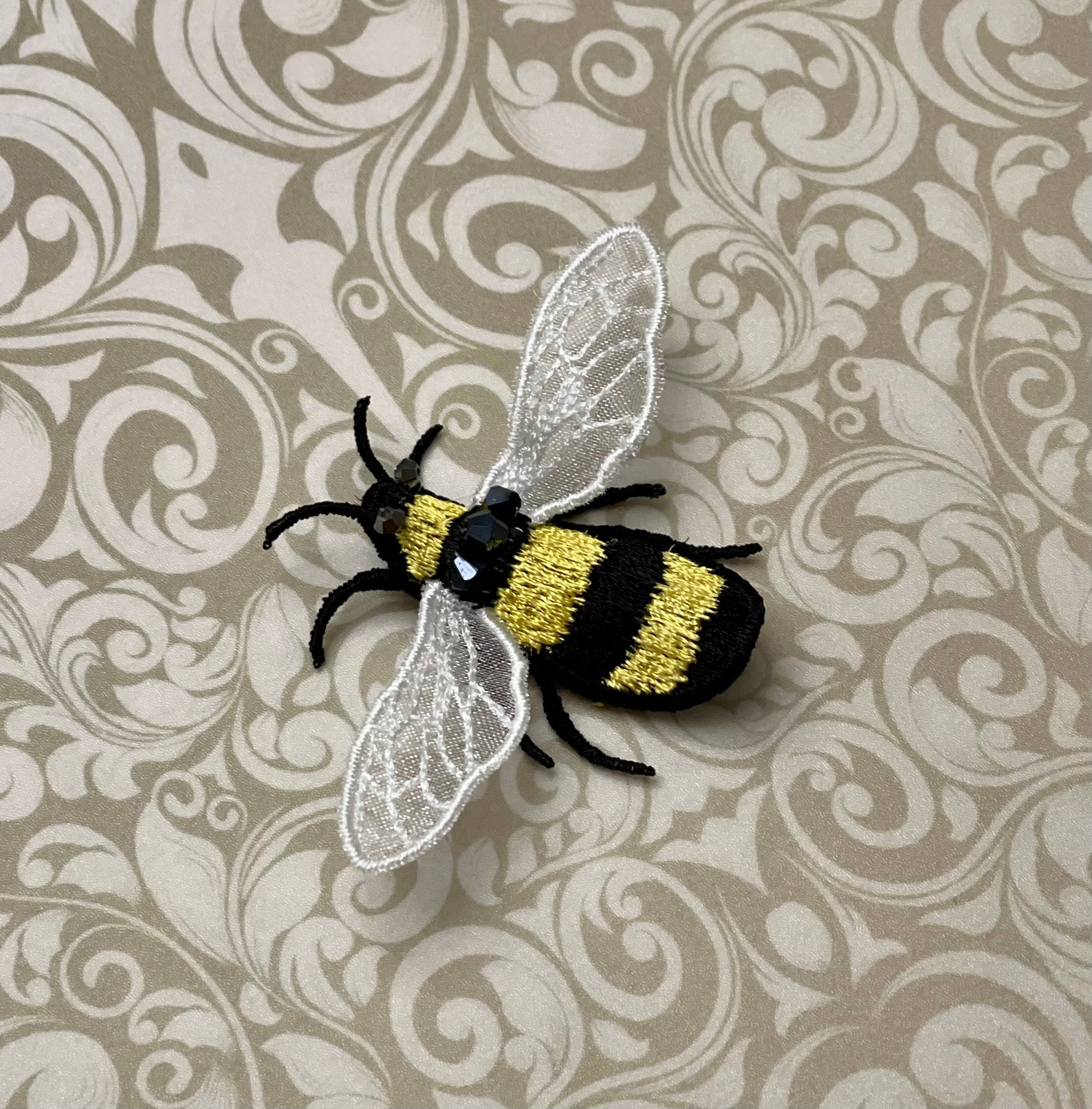 Bee Brooch FSL Machine Embroidery Design Digital Embroidery Pattern ...