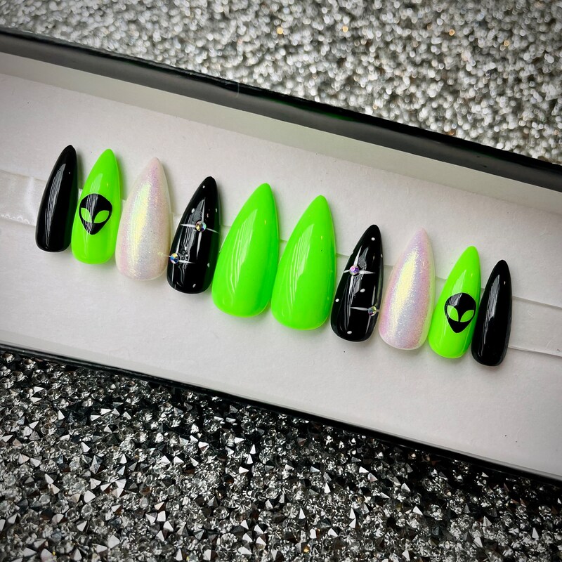 Alien Nails - Etsy