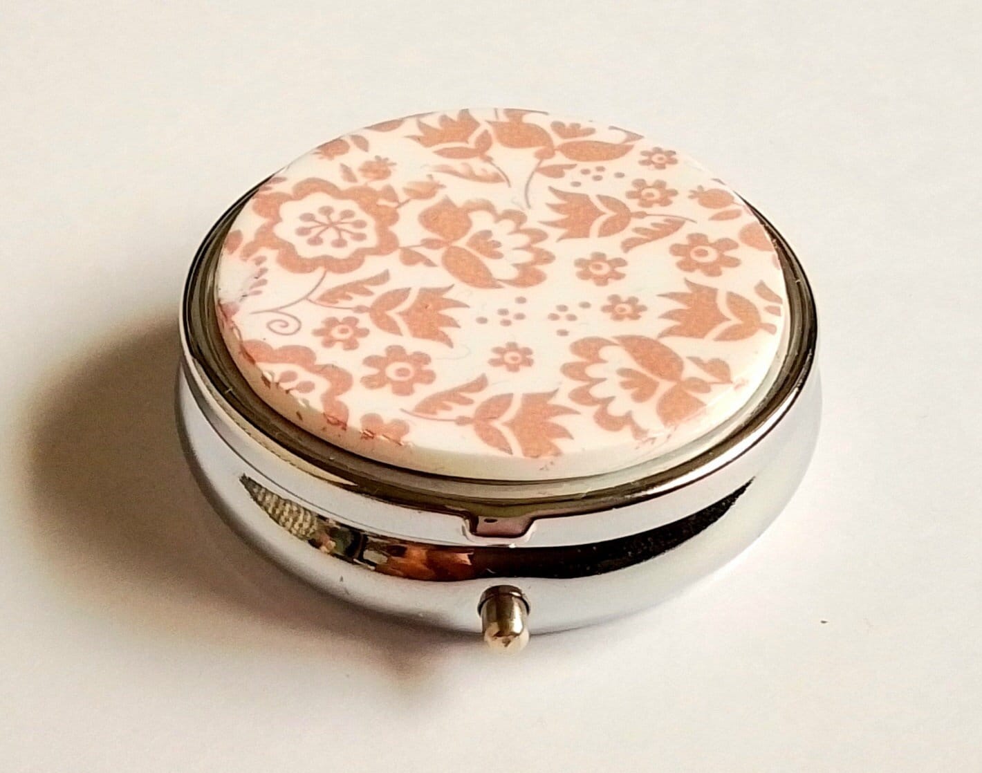 Small Round Pill Box With Floral Decoration in Polymer Clay, Pink ...