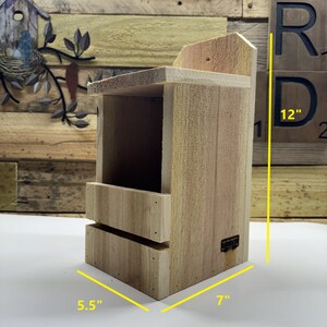 Cedar Bird Nesting Box • Nesting Box • Bird House - Etsy