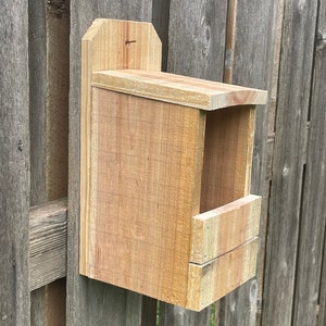 Cedar Bird Nesting Box • Nesting Box • Bird House - Etsy