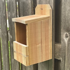 Cedar Bird Nesting Box • Nesting Box • Bird House - Etsy