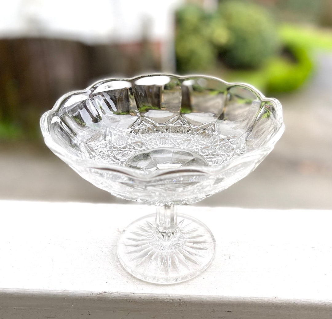 Vintage Glass Footed Compote Bowl/vintage Fruit Bowl/footed Candy Dish ...
