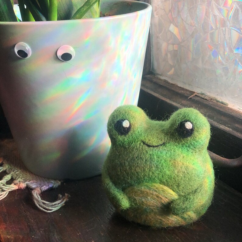 Fronk the Frog / MADE TO ORDER Needle Felted Frog Sculpture - Etsy