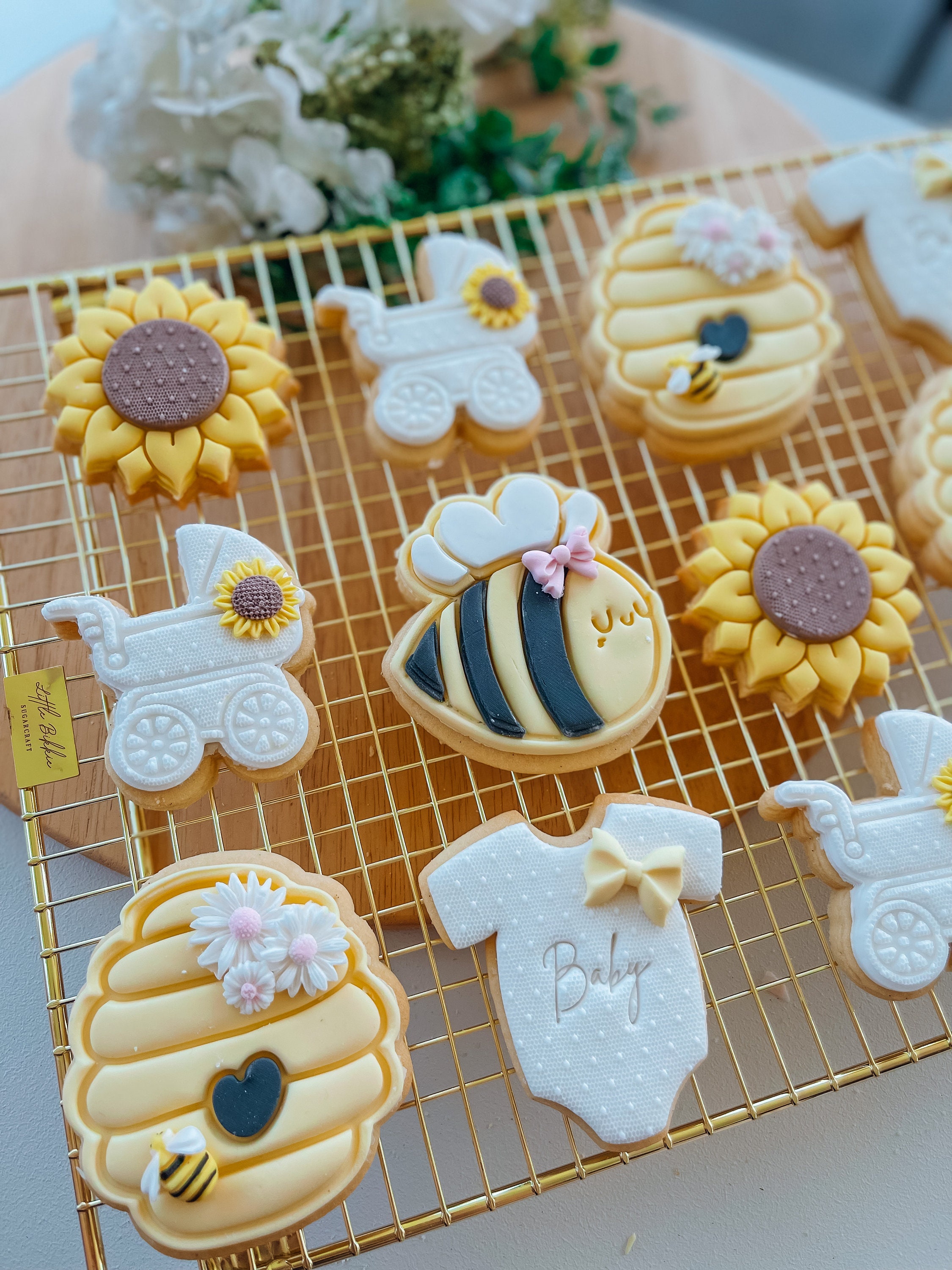 BEE BABY SHOWER Bee Cookies Baby Shower Gender Neutral Baby Shower ...