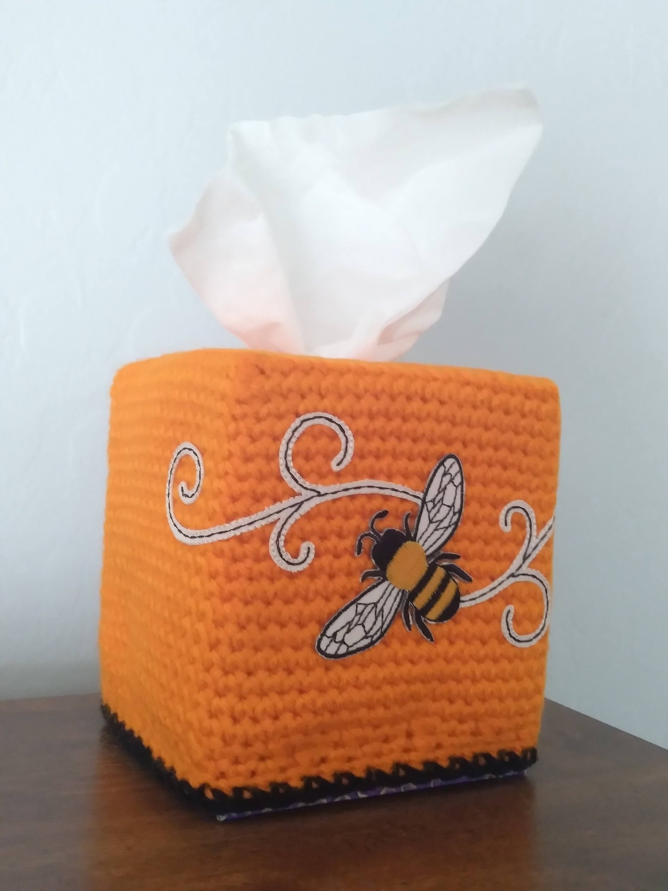 Porcelain Bee Tissue Box Cover
