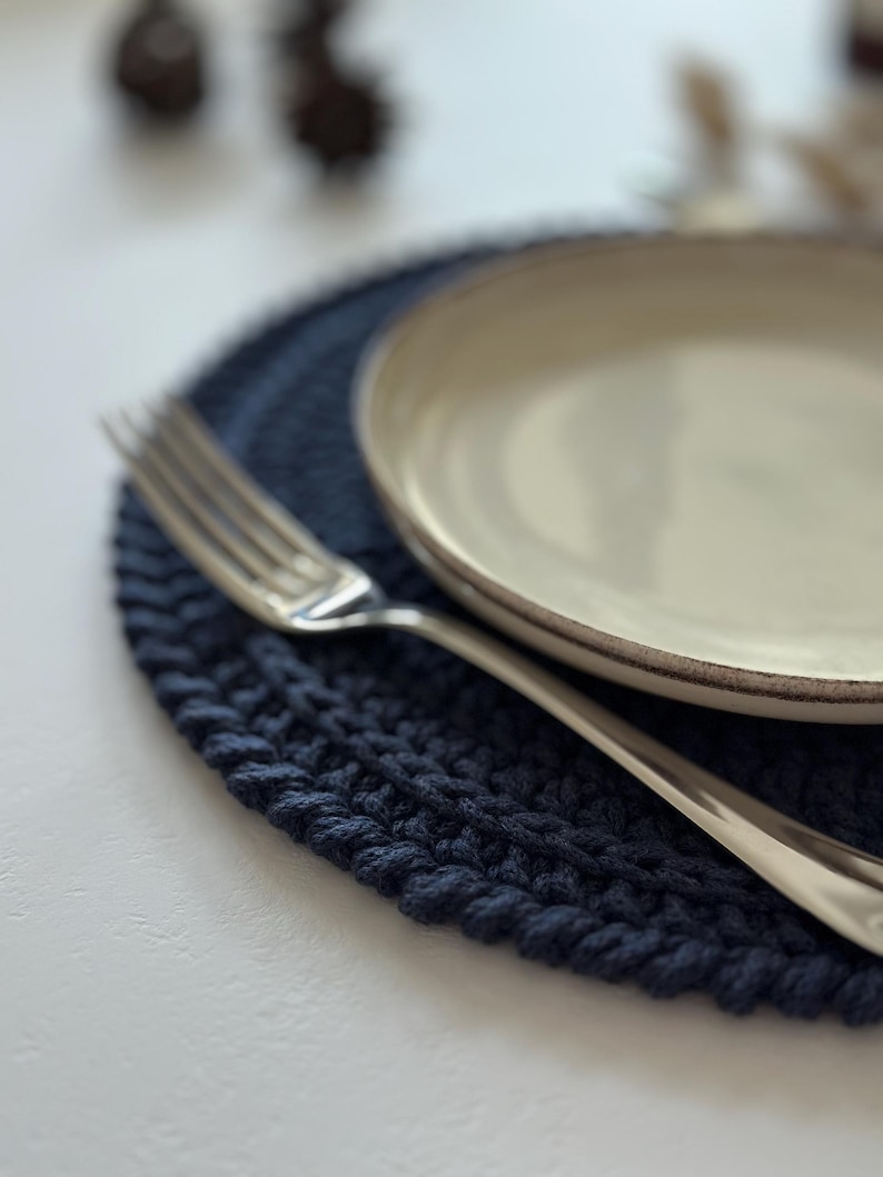 Crochet Placemat Pattern: Round Farmhouse Table Decor (PDF & Video) - Etsy