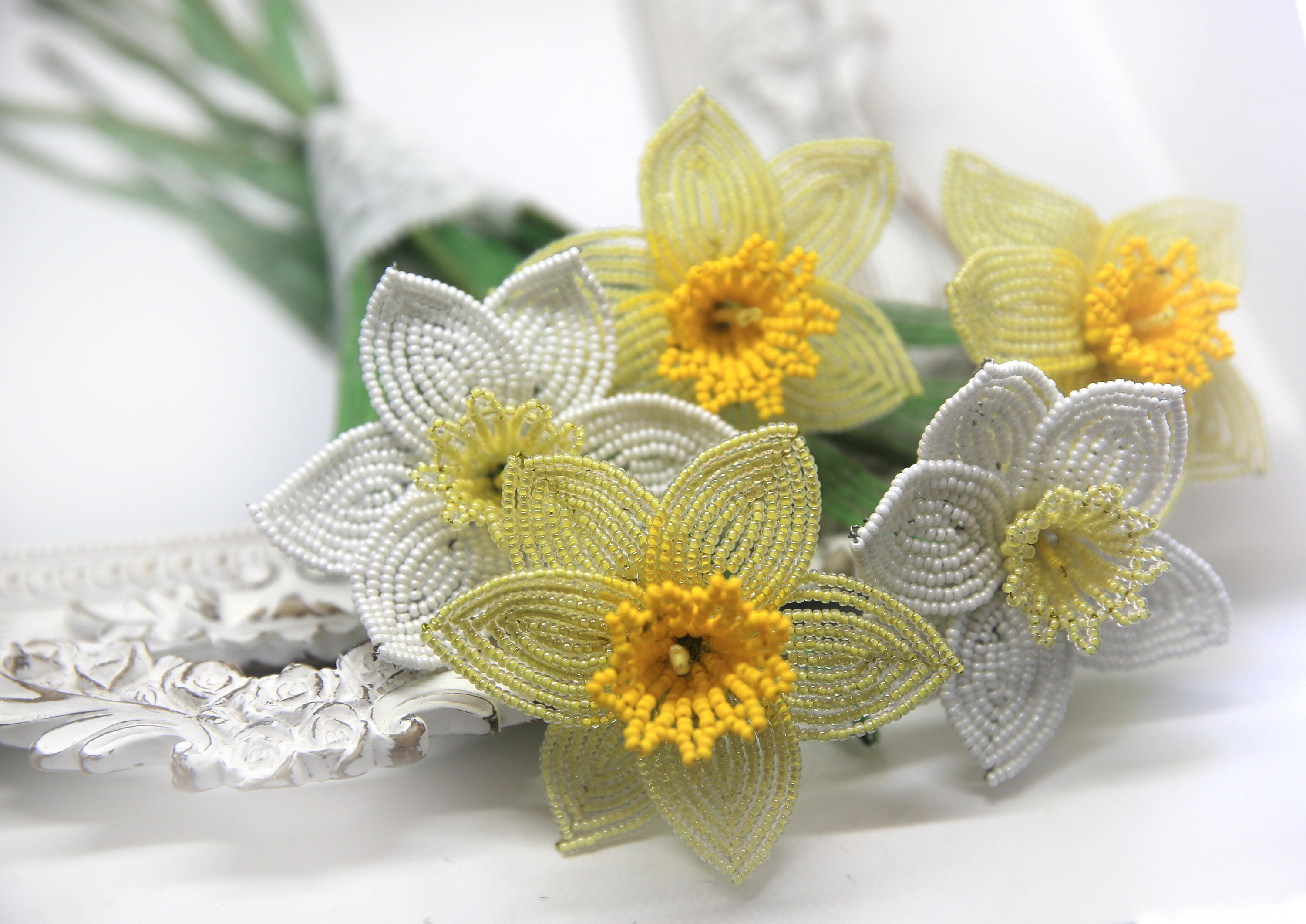 Beaded Tulip and Narcissus Pattern Beaded Flowers Patterns Seed Bead ...