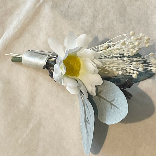 Daisy Boutonniere - Etsy