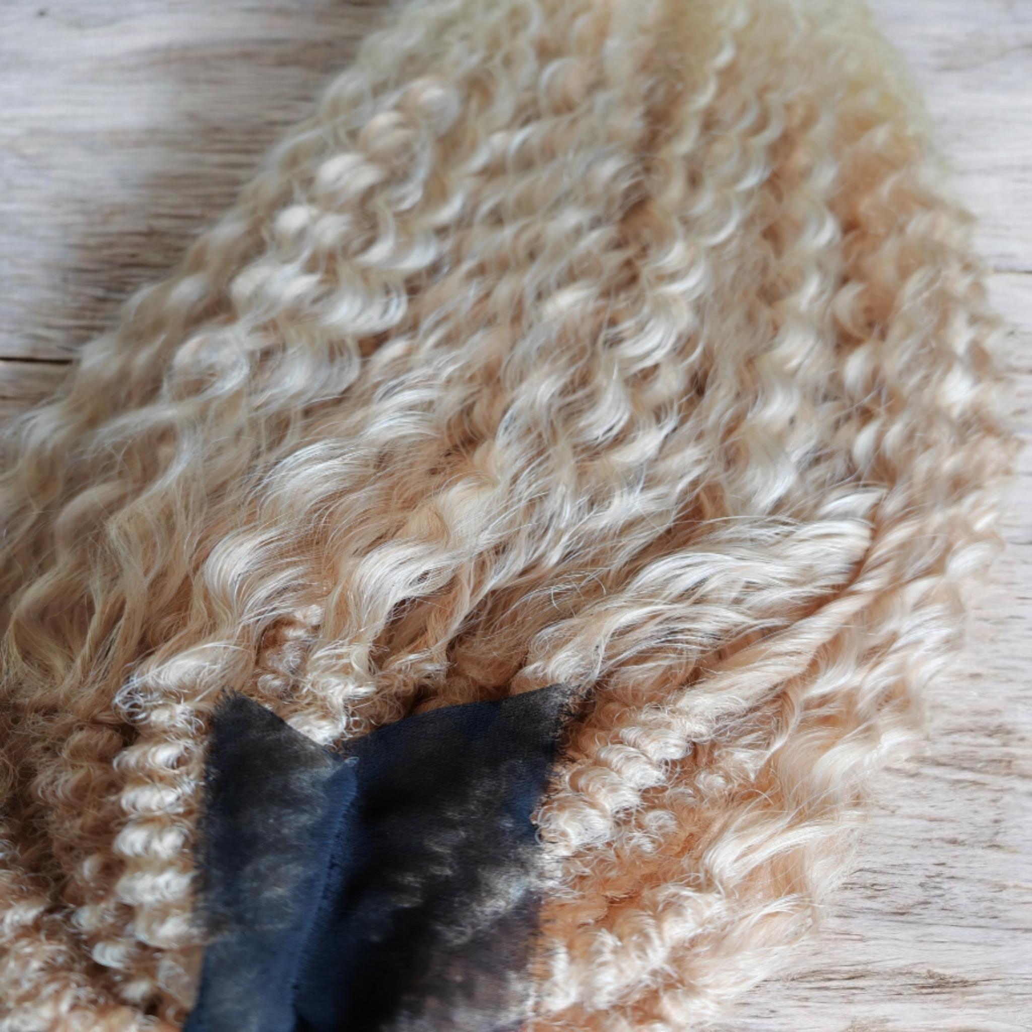 Mega Volume Curls With a Length of 30 Inches (75 Cm) Ombre Caramel ...