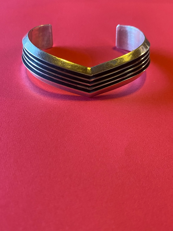 Vintage Tom Hawk Native American cuff bracelet chevro… - Gem