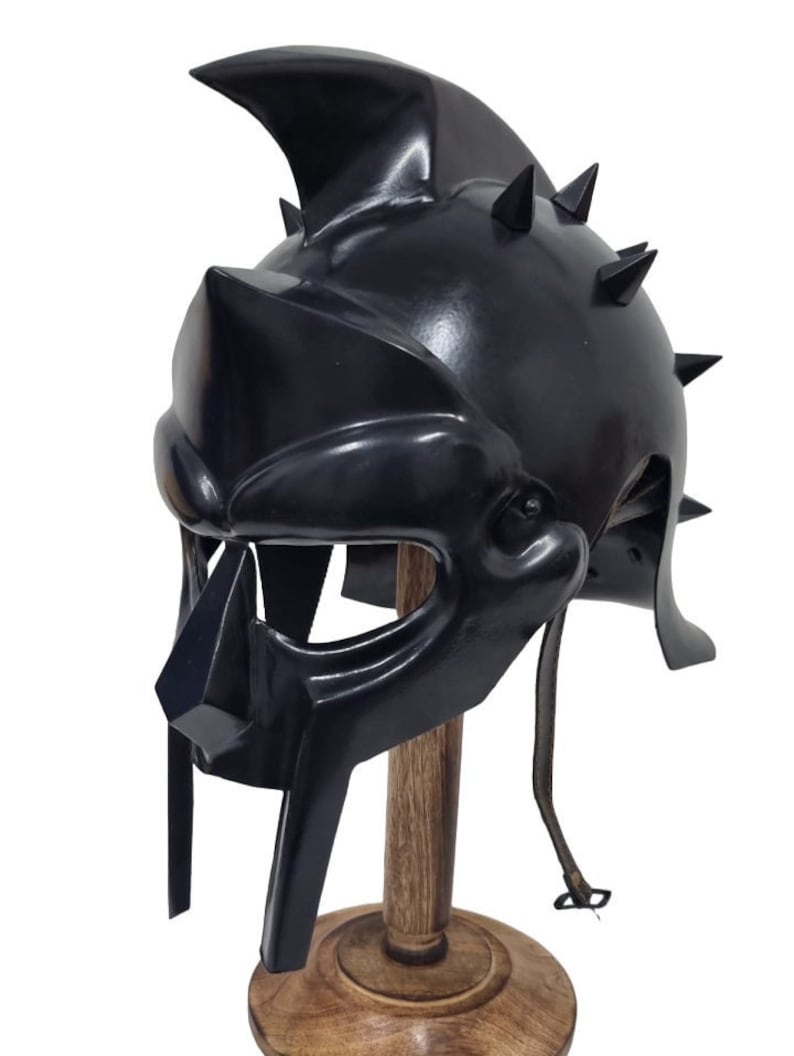 Gladiator Helmet (maximus Decimus Meridius) - Black | Wearable on an ...