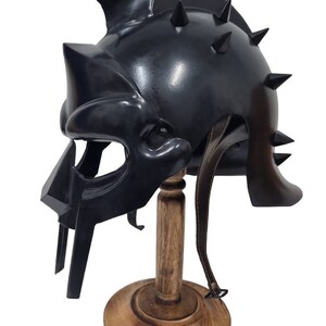 Gladiator Helmet (maximus Decimus Meridius) - Black | Wearable on an ...