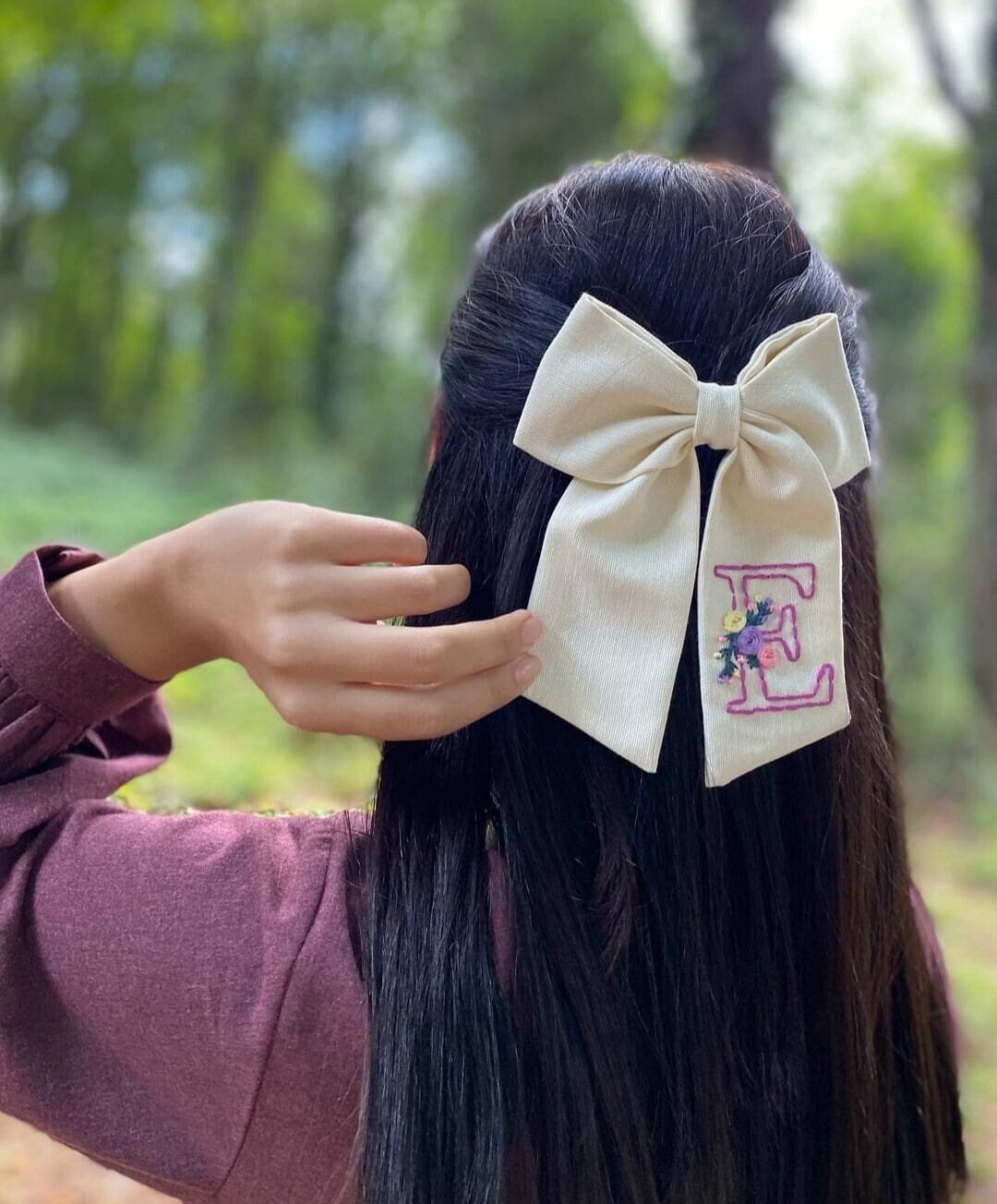 Hand Embroidered Initial Hair Bow: Custom Floral Linen Clip - Etsy