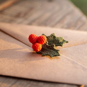 CROCHET PATTERN Holly Brooch Miniature Amigurumi Jewelry Tutorial - Etsy