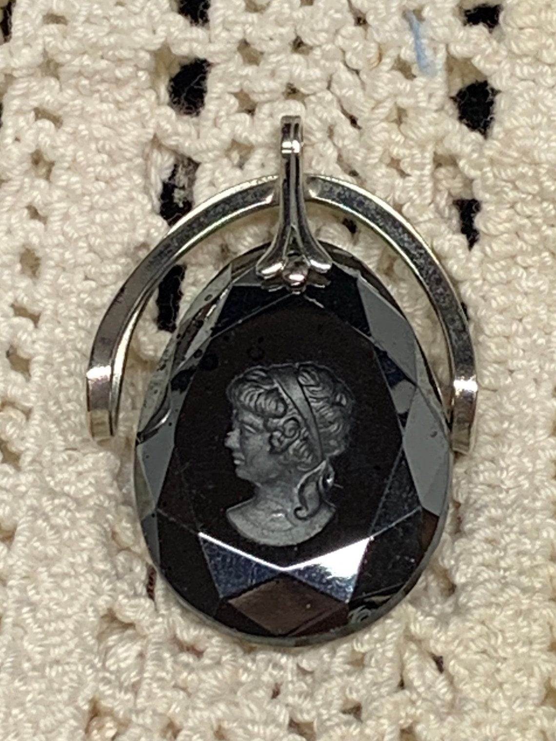 Vintage Black Glass Intaglio Cameo Oval Pendant Circa 1970s - Etsy
