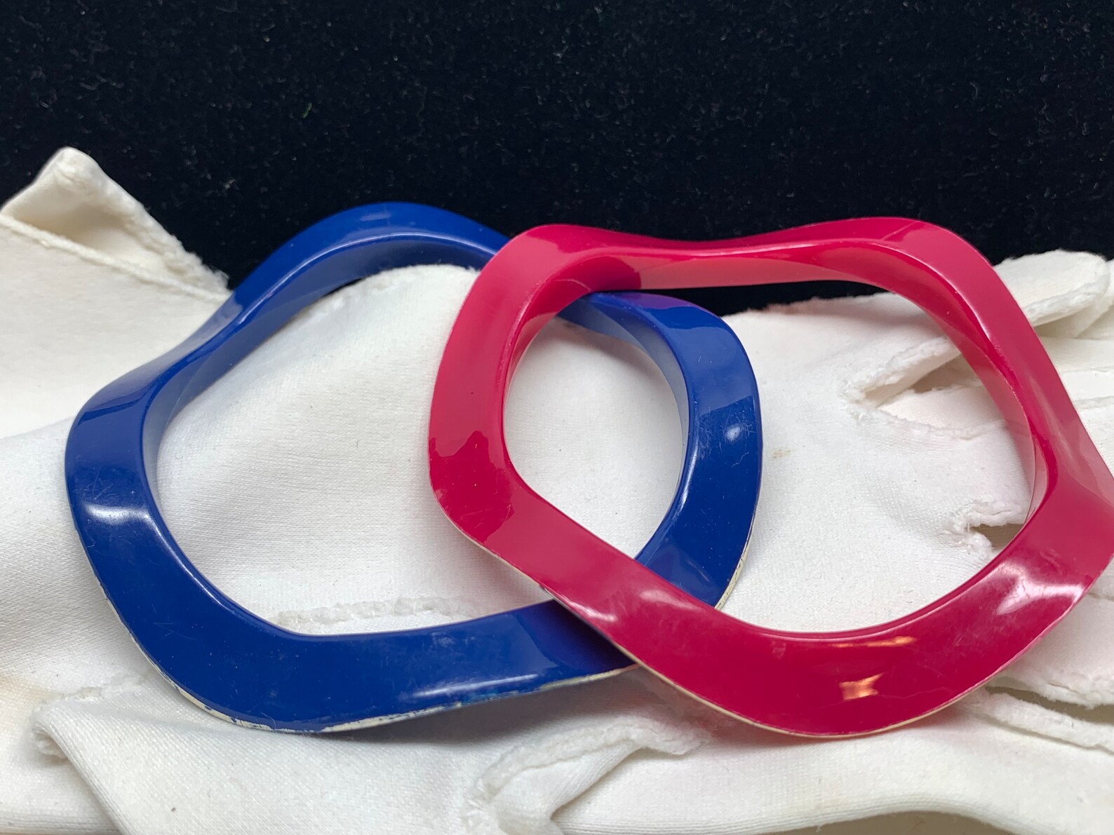 Vintage 70s to 80s Curvy Wavy Plastic Bangle Bracelets Blue and Pink ...