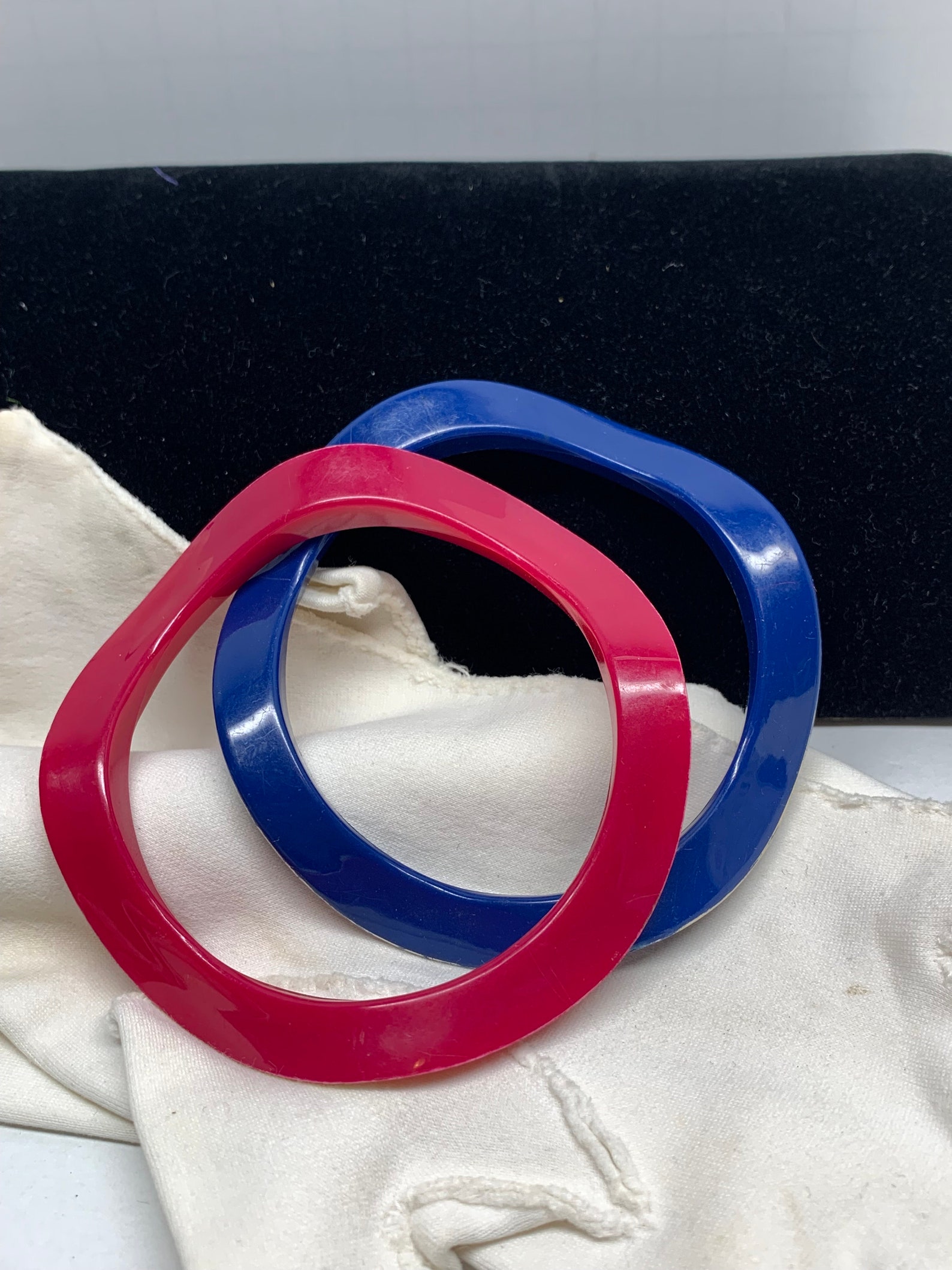 Vintage 70s to 80s Curvy Wavy Plastic Bangle Bracelets Blue and Pink ...