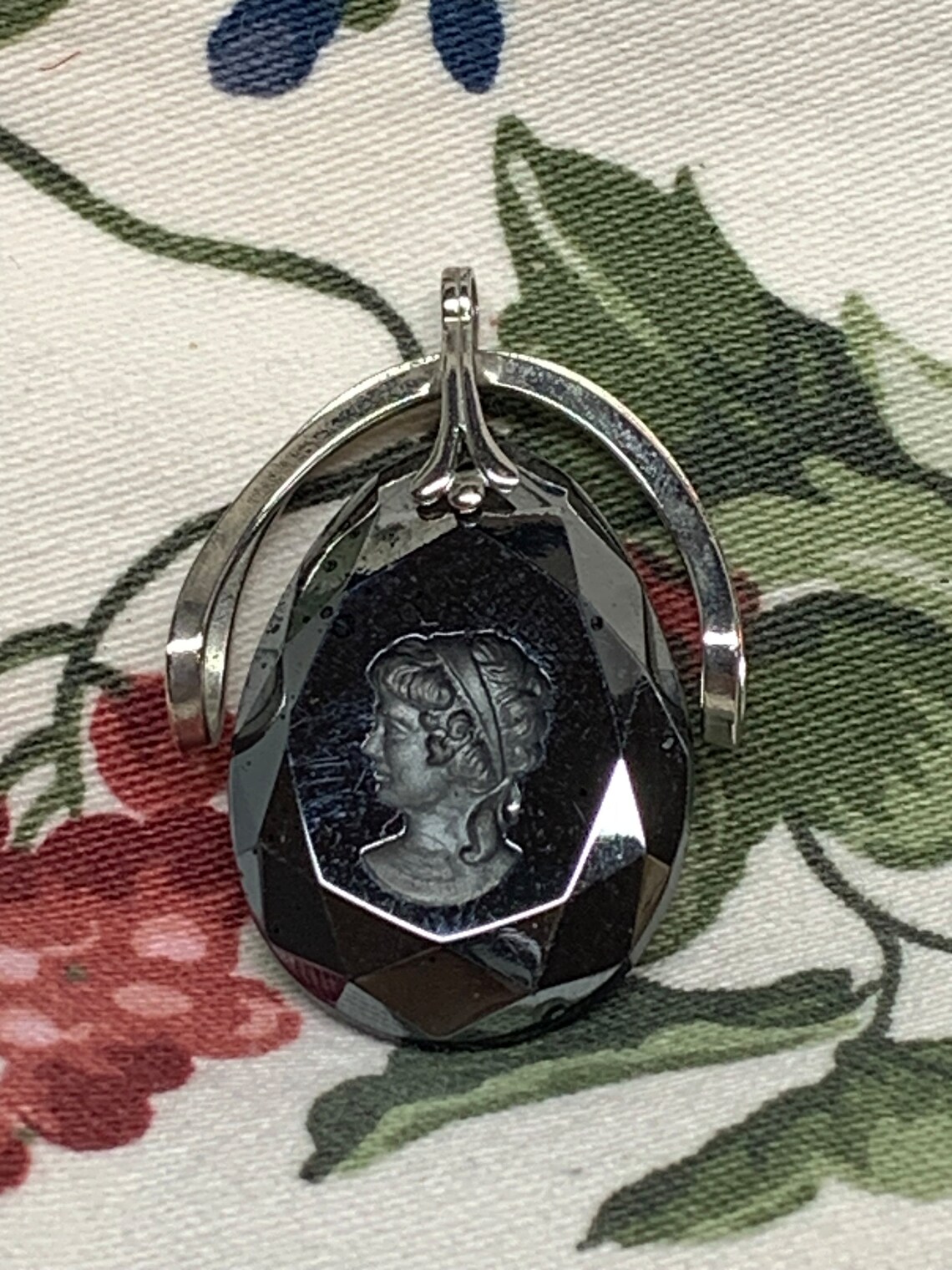 Vintage Black Glass Intaglio Cameo Oval Pendant Circa 1970s - Etsy