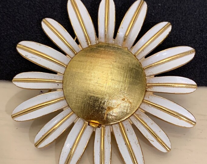 Vintage 1970s Avon Daisy Flower Brooch Pin Perfume Compact Locket With ...