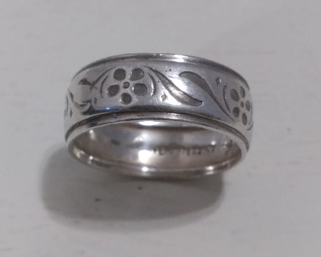 Sterling Silver Ring With Imprinted Flowers Wedding Band Style Size 6. ...