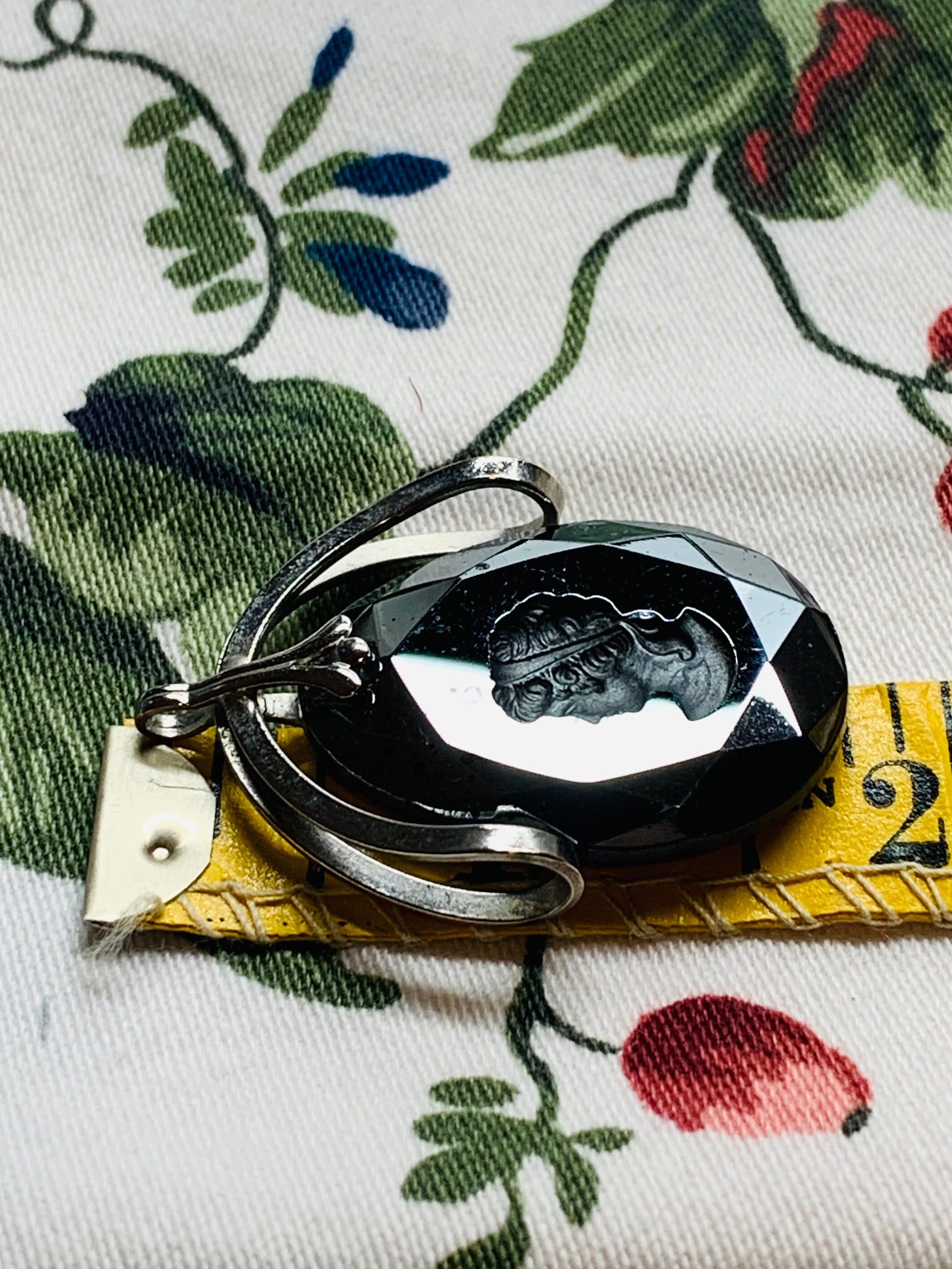 Vintage Black Glass Intaglio Cameo Oval Pendant Circa 1970s - Etsy