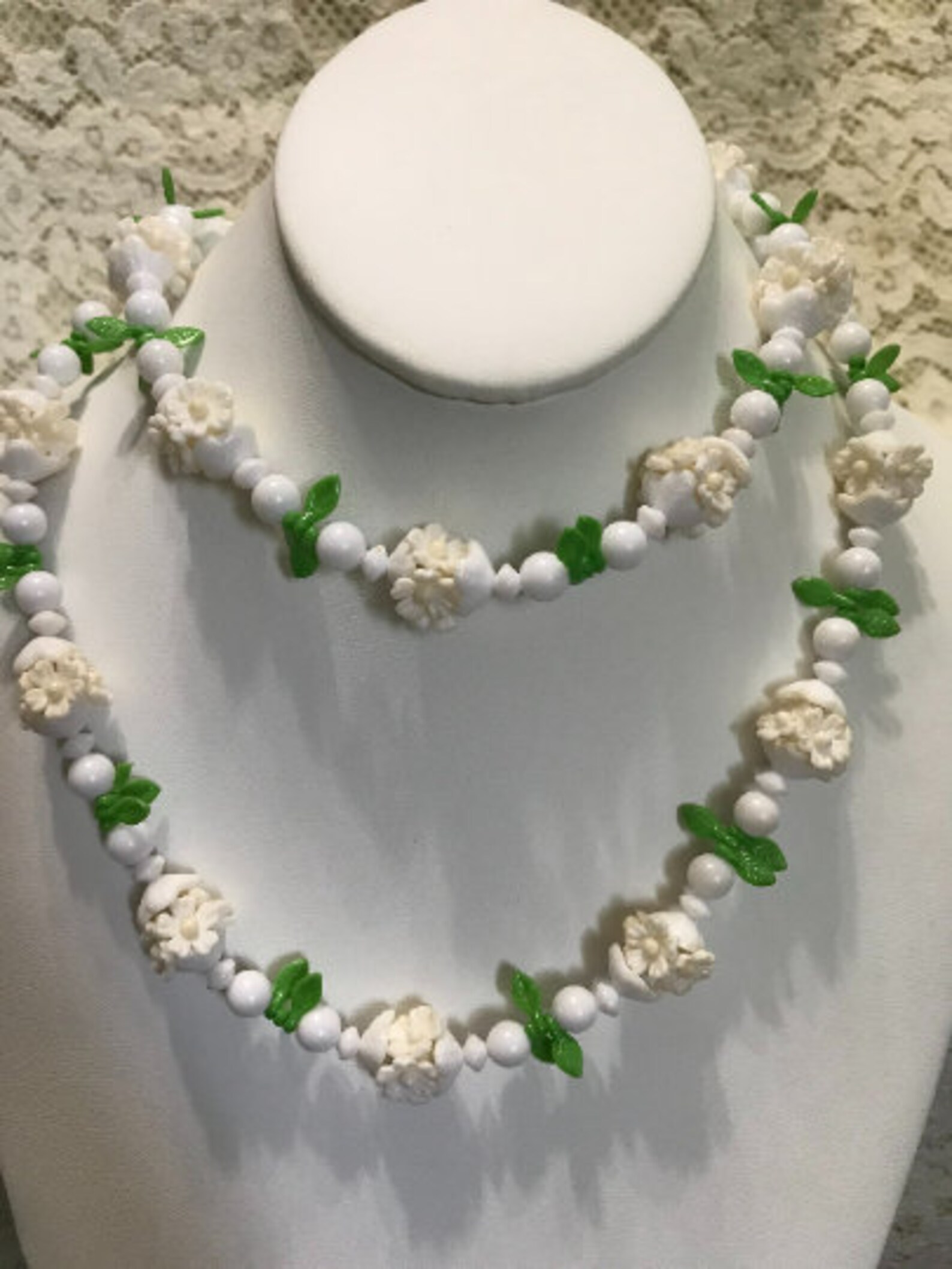 34 Lucite popcorn Floral Necklace White With Green Leaves - Etsy