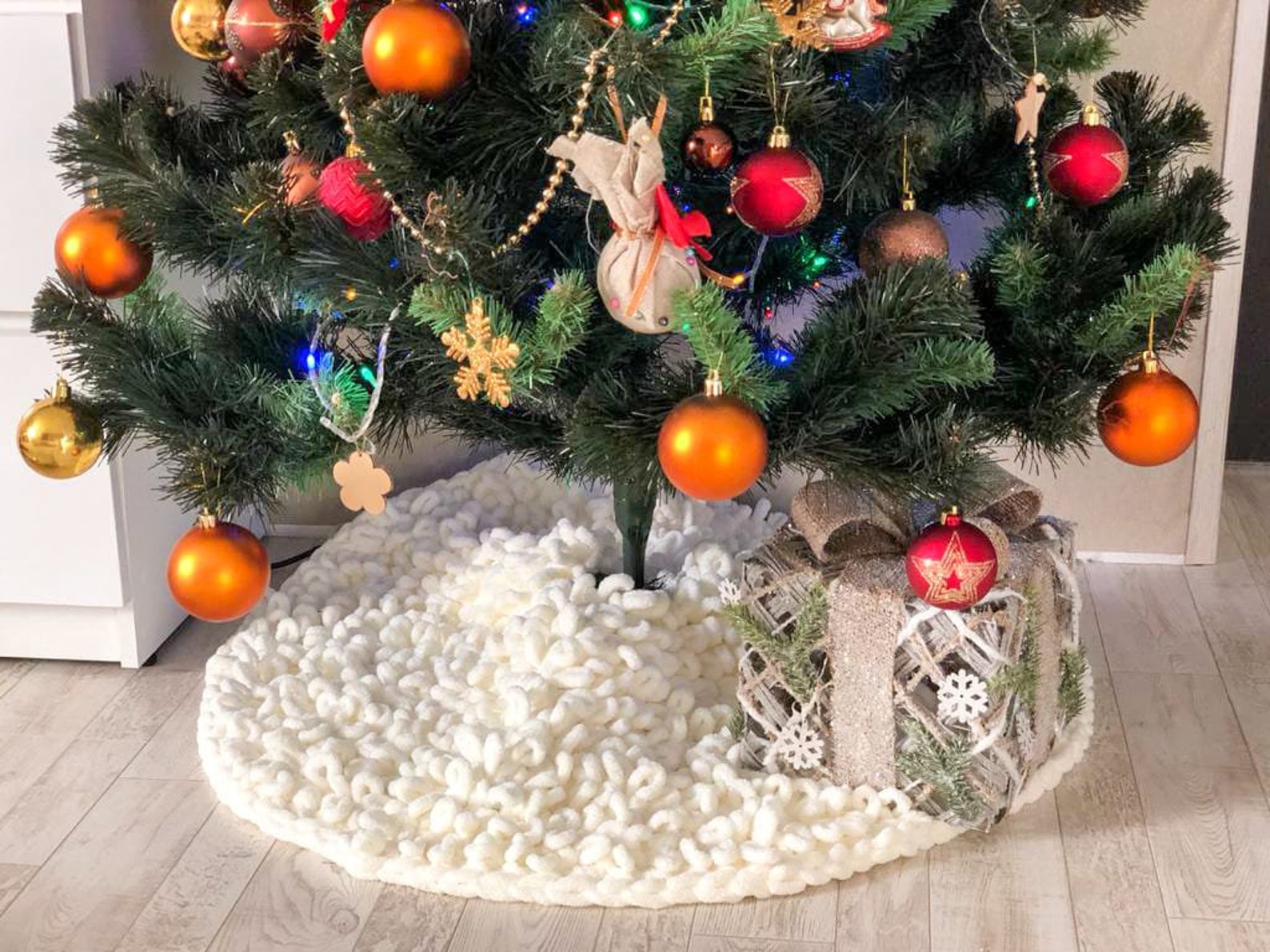 Christmas Tree Skirt Crochet Pattern for Loop Yarn, Crochet Tree Skirt ...