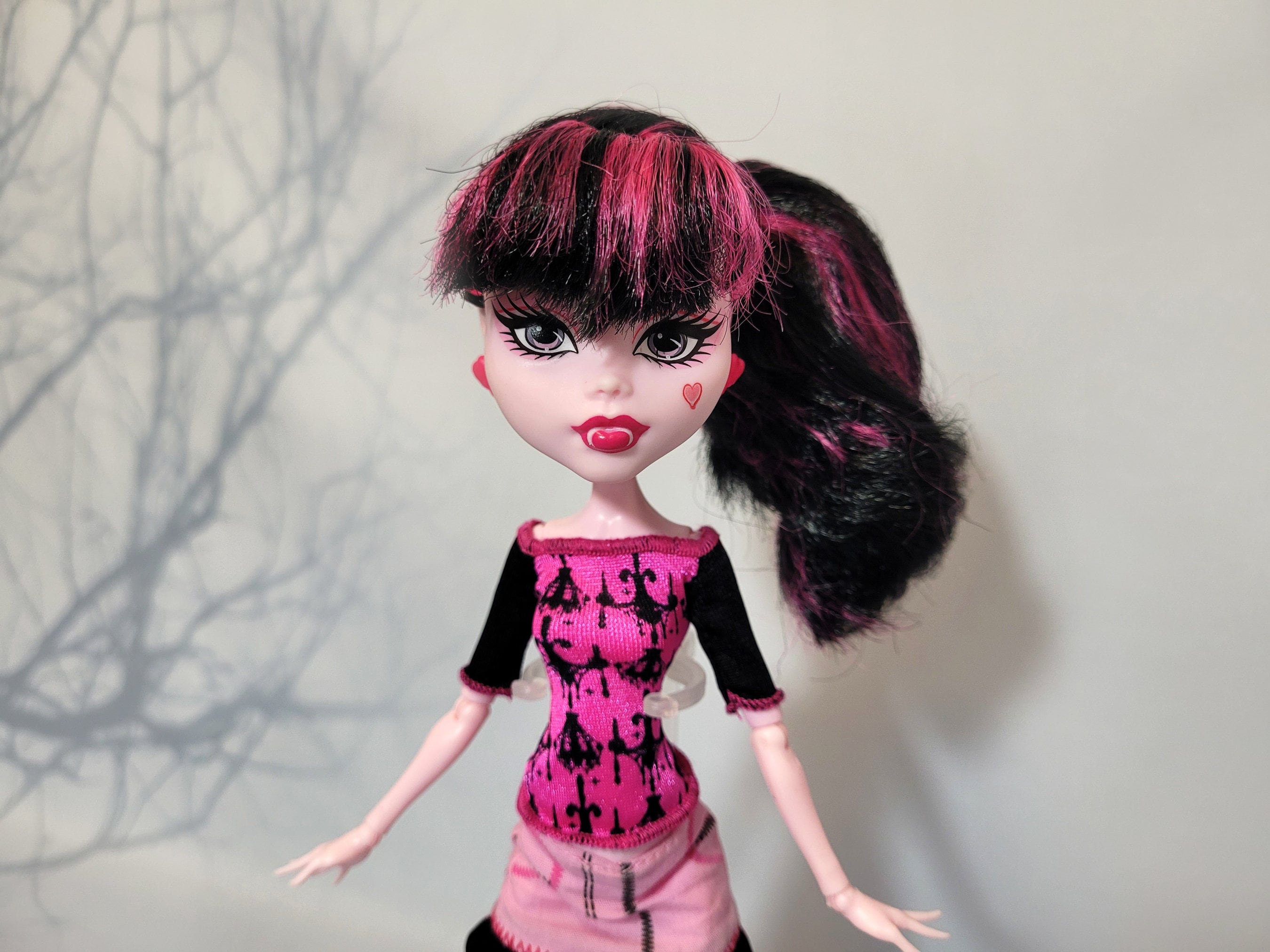 Base Scaris Draculaura Doll