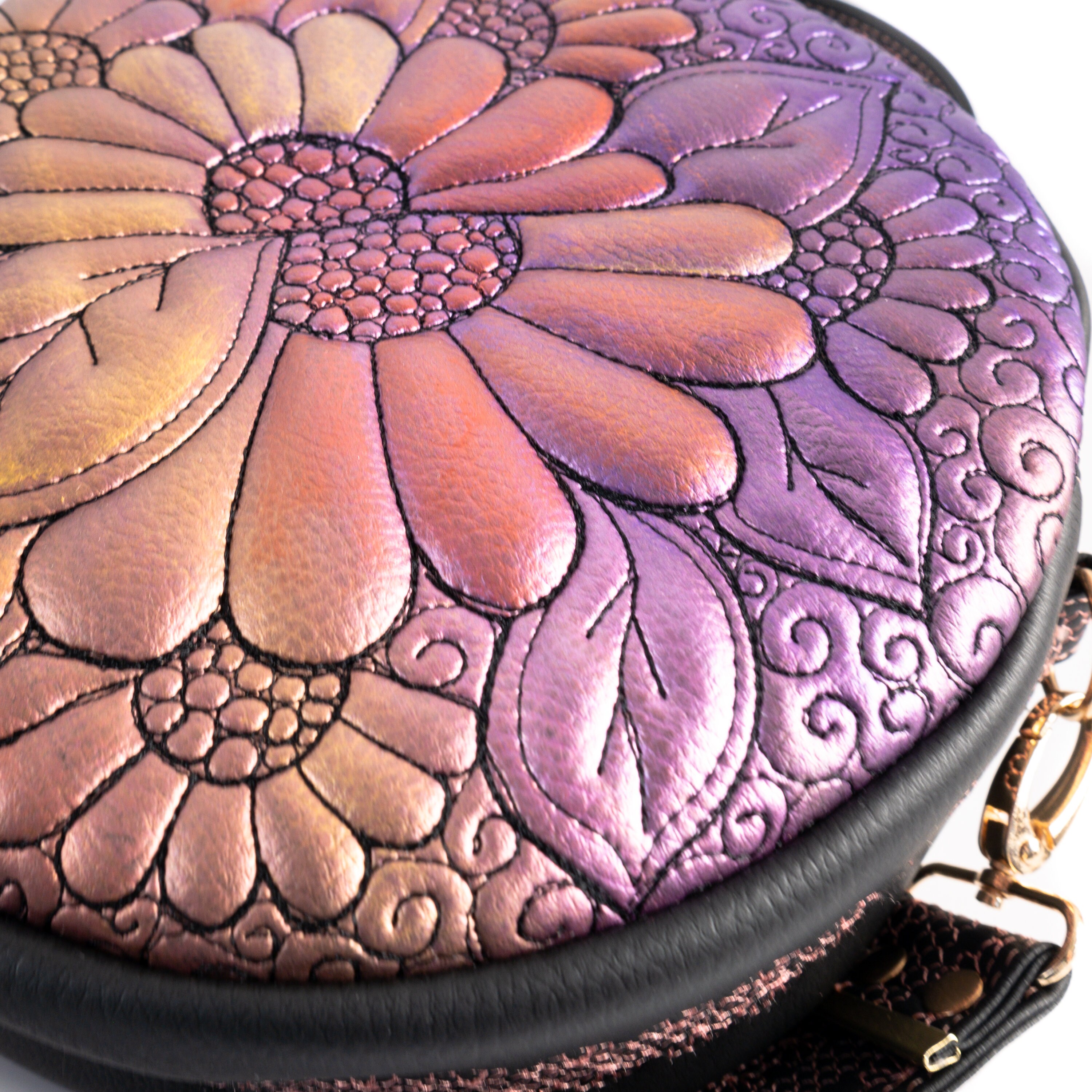 Set Round Crossbody Bag and Match Small Zipper Pouch, Quilted Circle ...